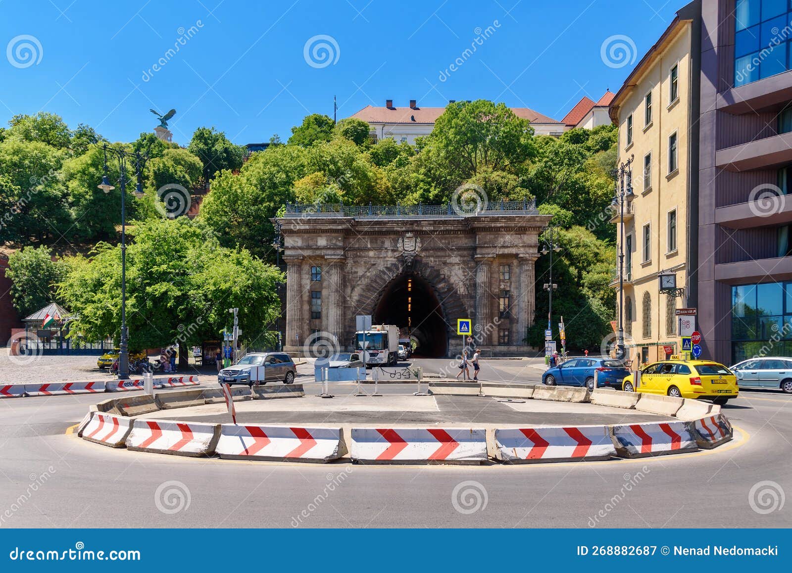 Clark Adam Square (Clark Adam Ter) in Budapest. Editorial Photography ...