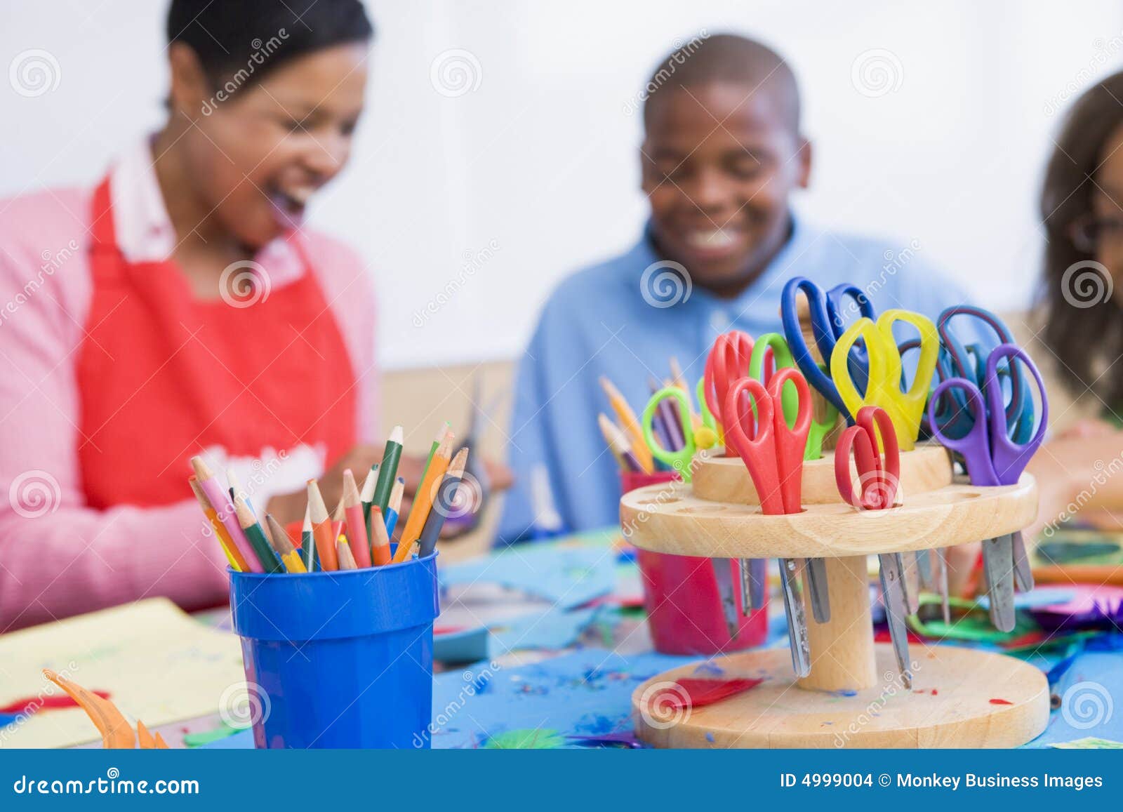 Clase De Arte De La Escuela Primaria Foto de archivo - Imagen de arte ...