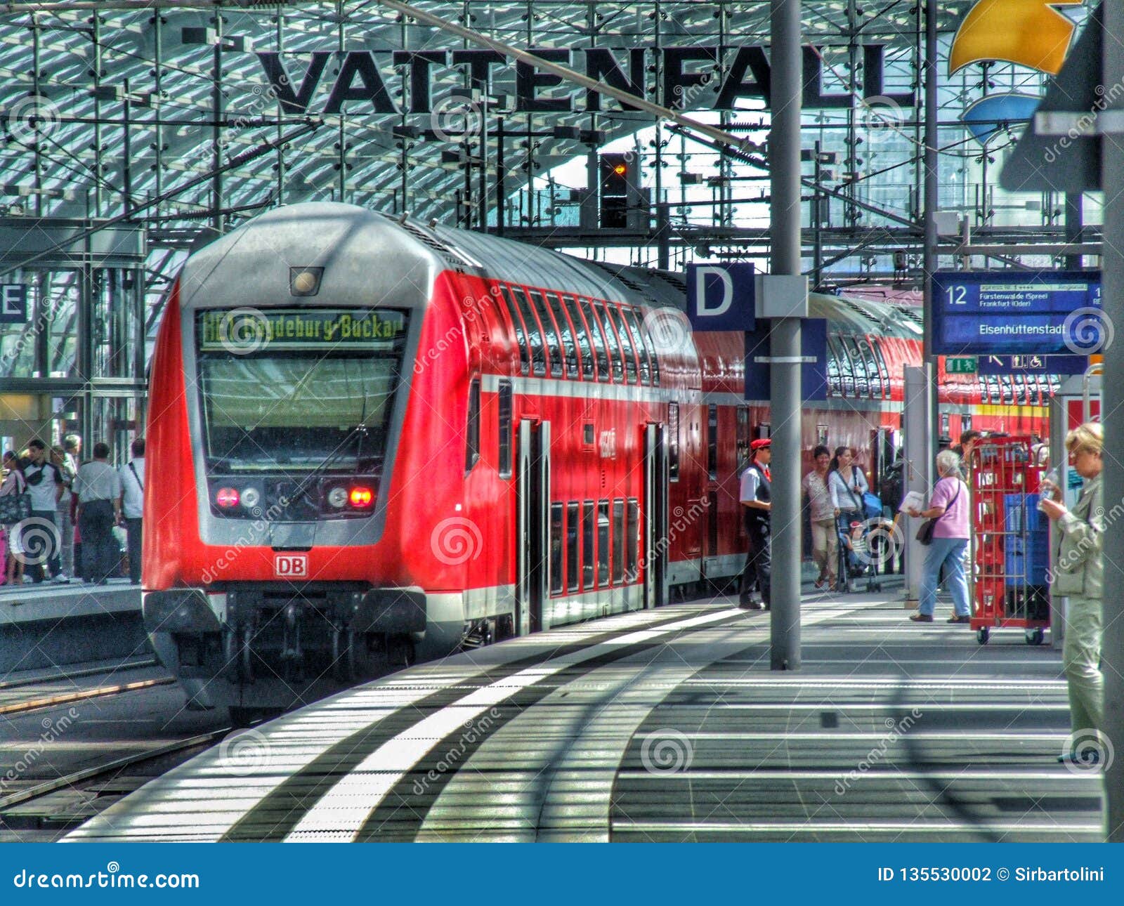 Class 143 DB Electric Locomotive in Push-pull Set Configuration in ...
