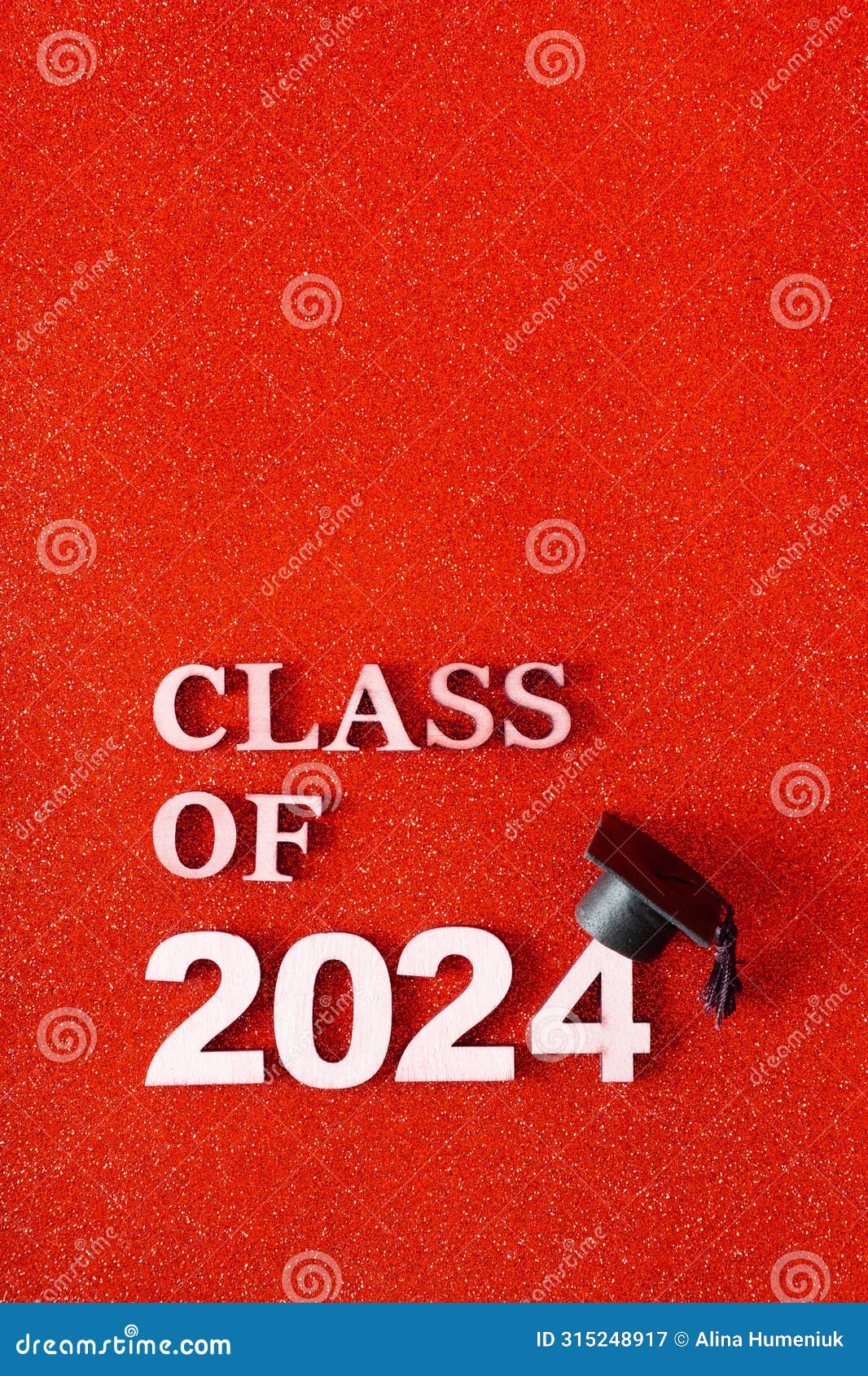 Class of 2024 Text with Graduation Cap on Glitter Background ...