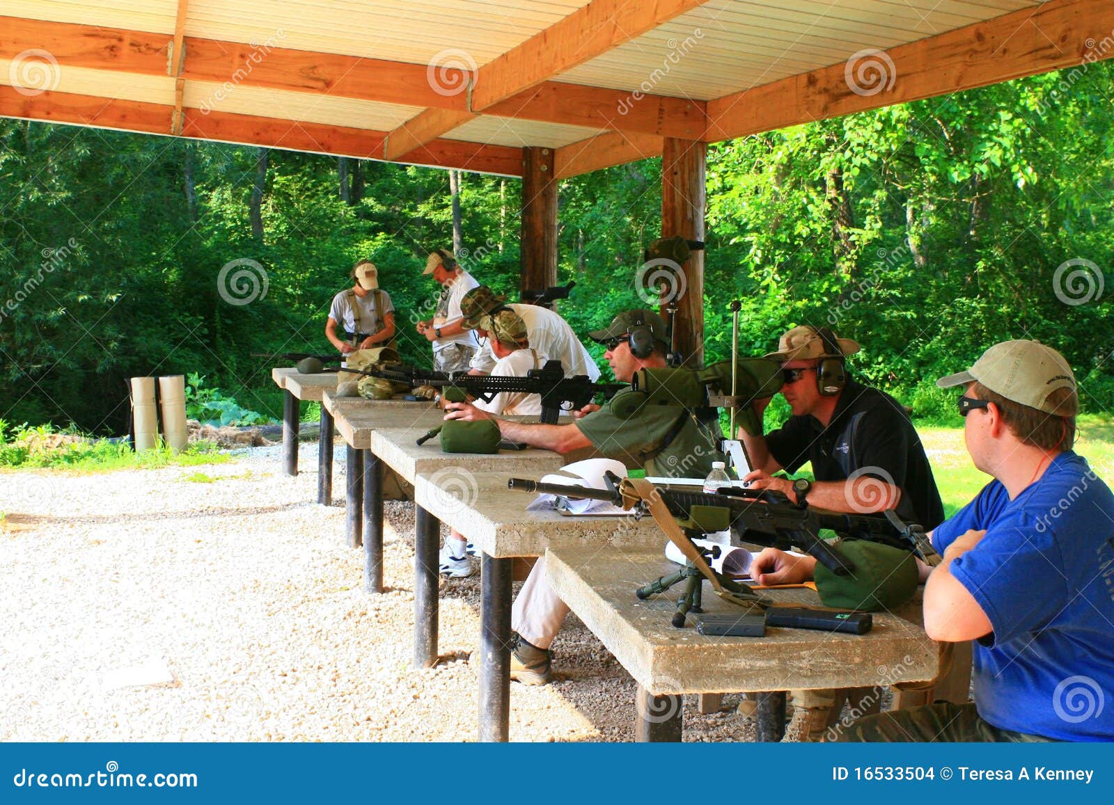 Classe das armas de fogo imagem de stock editorial. Imagem de ...