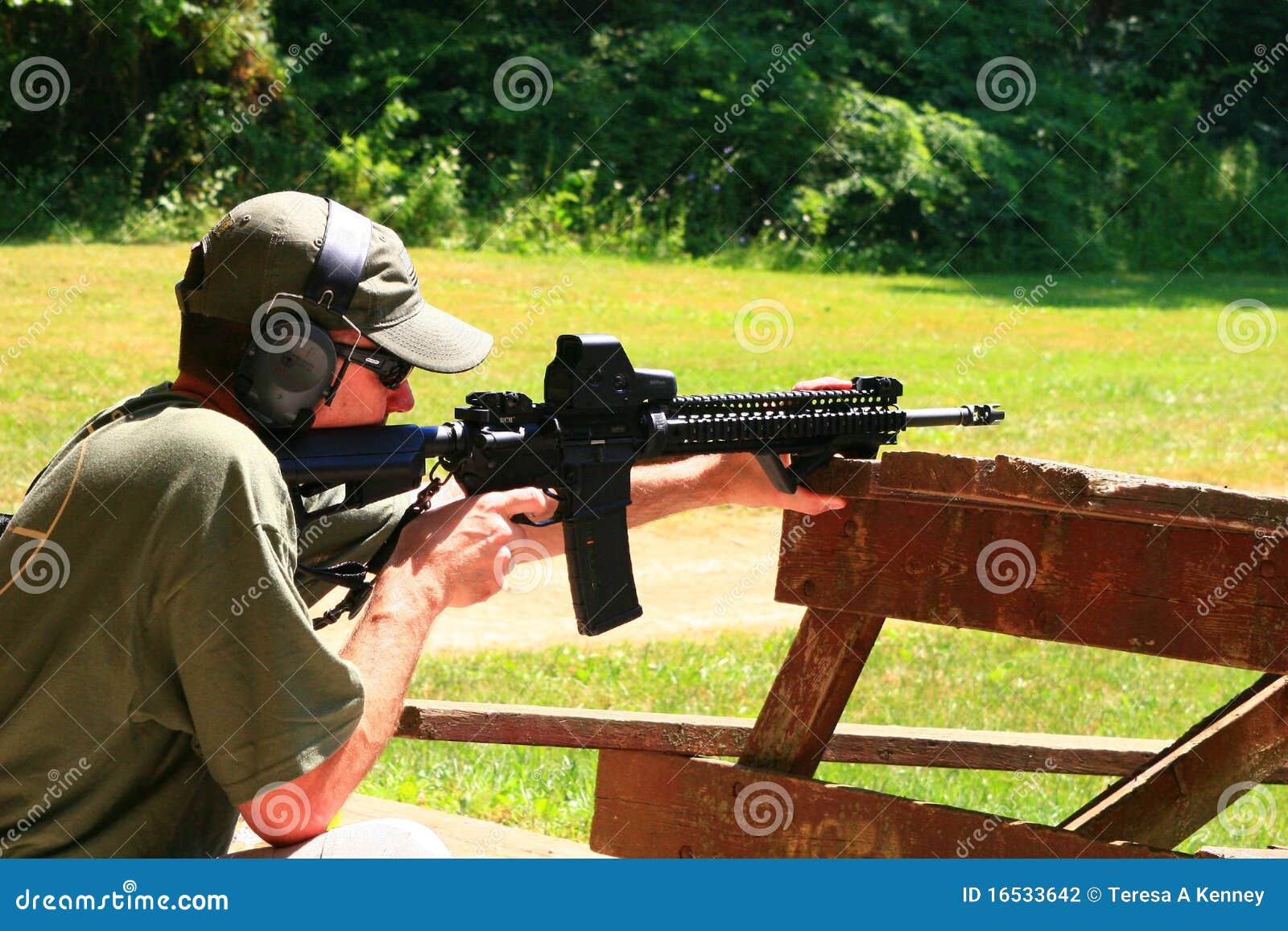 Classe das armas de fogo fotografia editorial. Imagem de cursos - 16533642