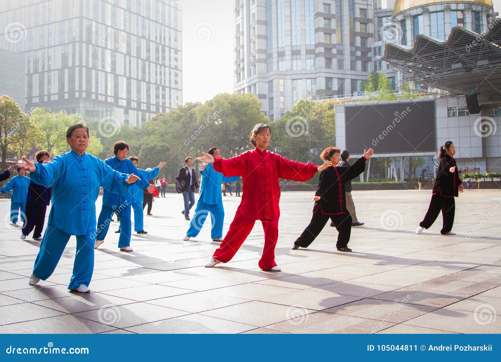Classes Tai Chi, Shanghai, China Editorial Photo - Image of arms ...