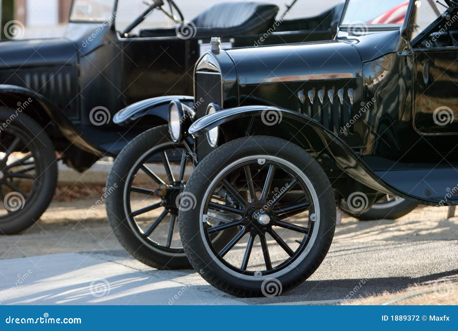 Classic Old Antique Wooden Wagon Wheel Rim Spoke With Black Metal ...