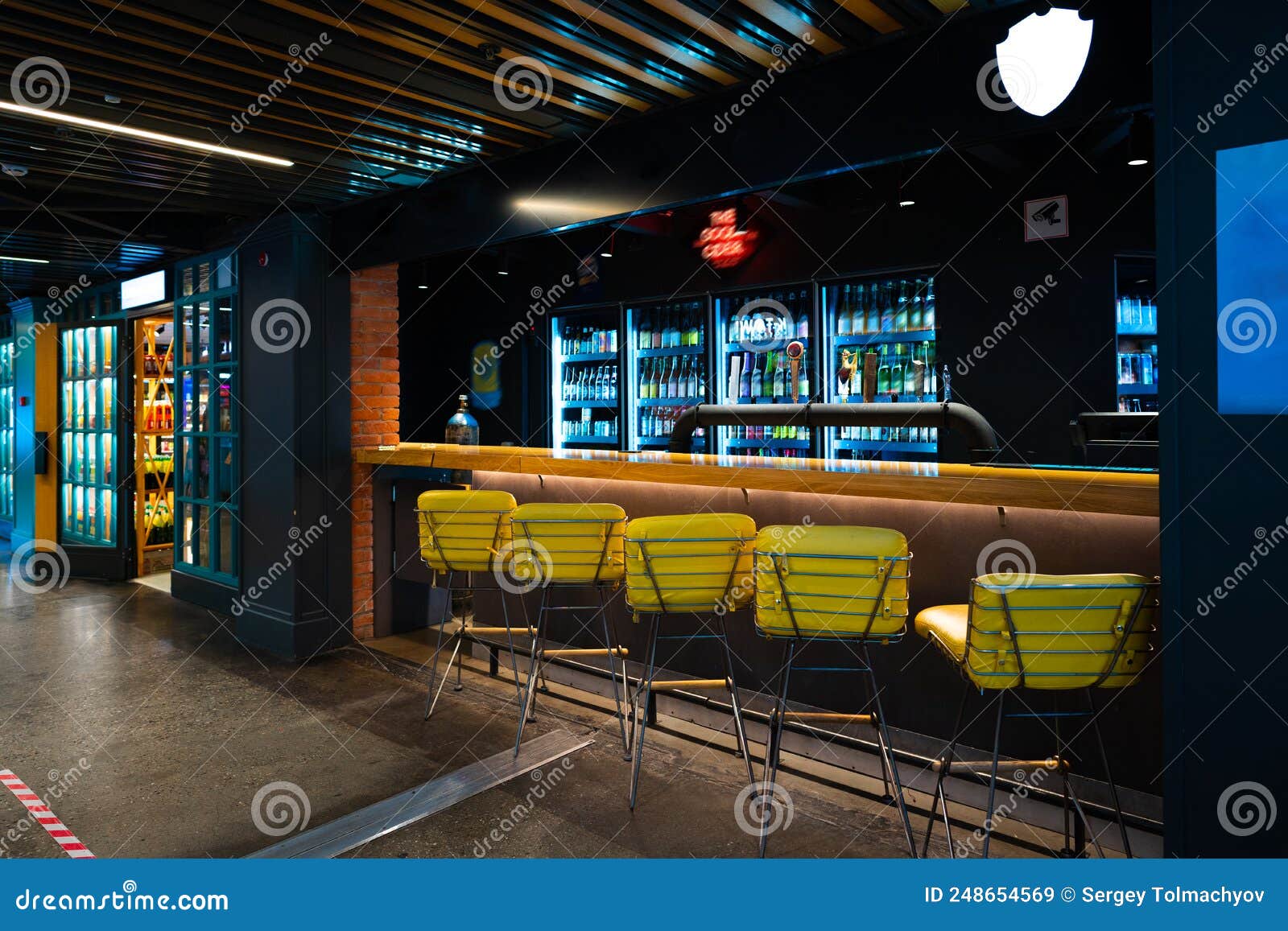 Classic Bar Counter Interior with Empty Seats Stock Image - Image of ...