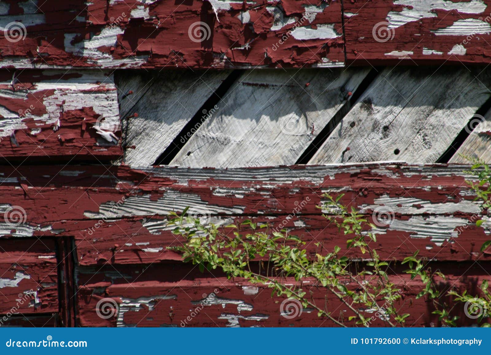 Classic Barn Red Boards Peeling Paint Stock Photo - Image of peeling ...