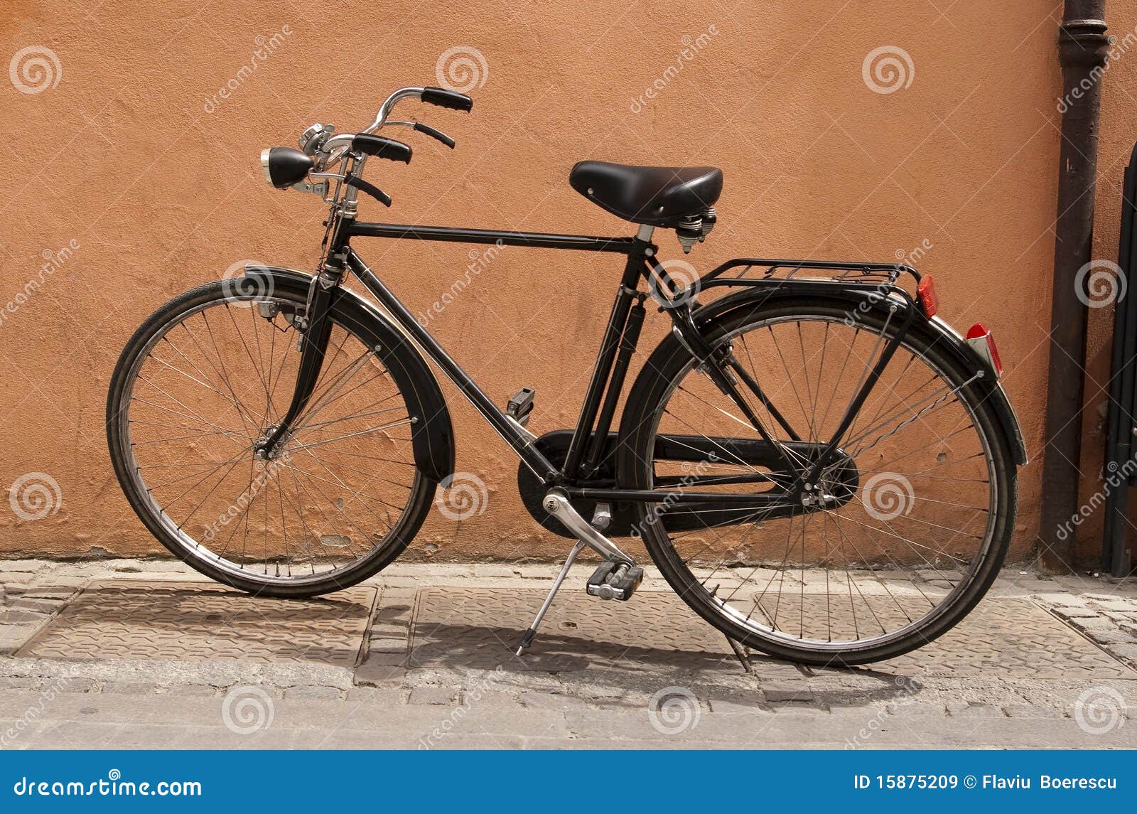Classic bicycle stock image. Image of sidewalk, wall - 15875209