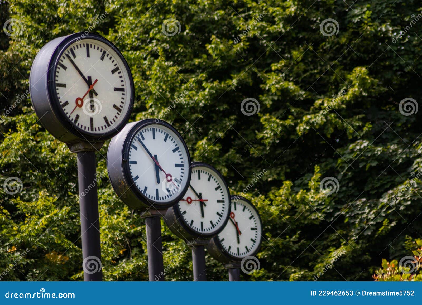 Classic Black and White Analog Clocks with Synchronized Time Show ...
