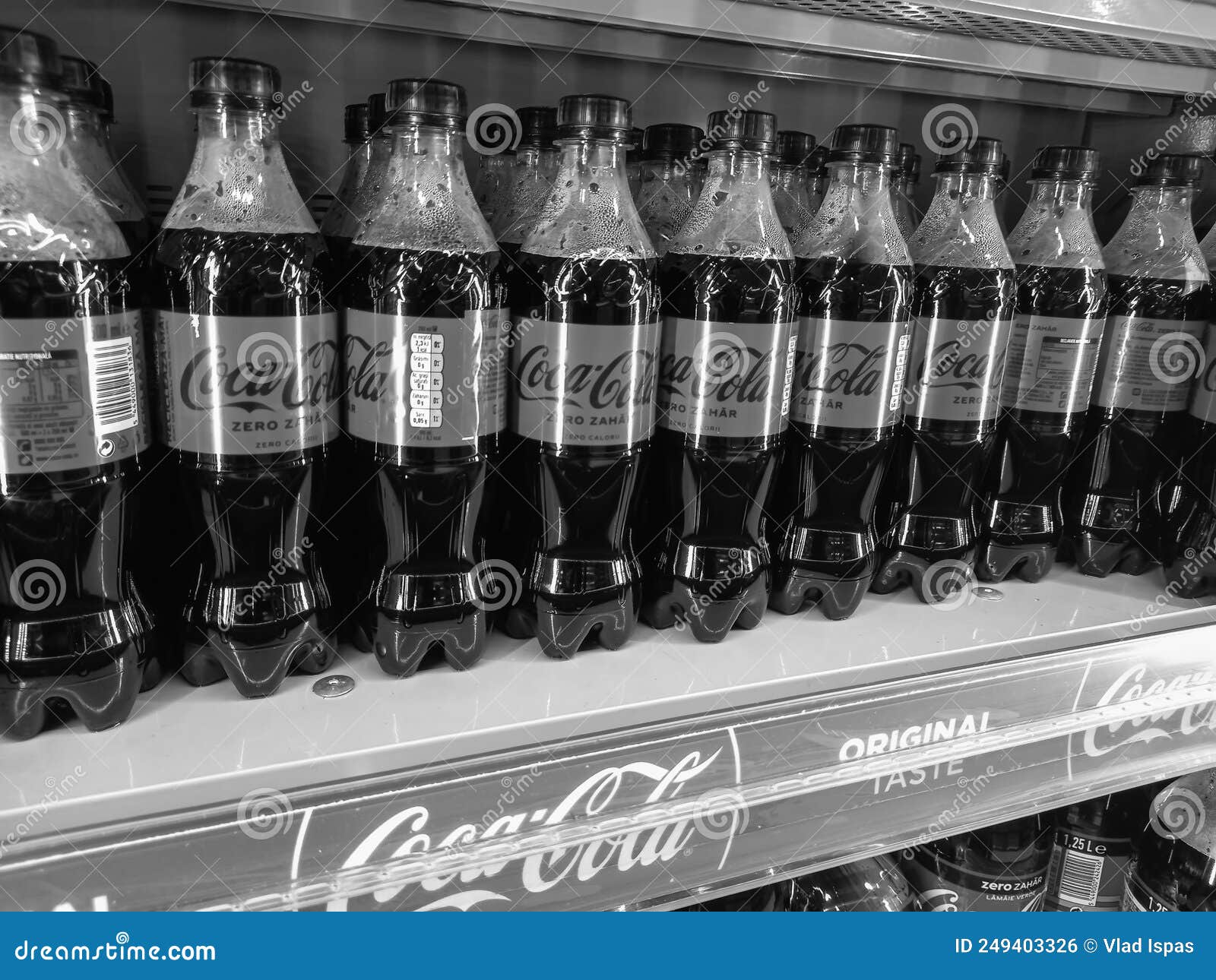 Classic Coca-Cola Can. Bucharest, Romania, 2022 Editorial Photo - Image ...