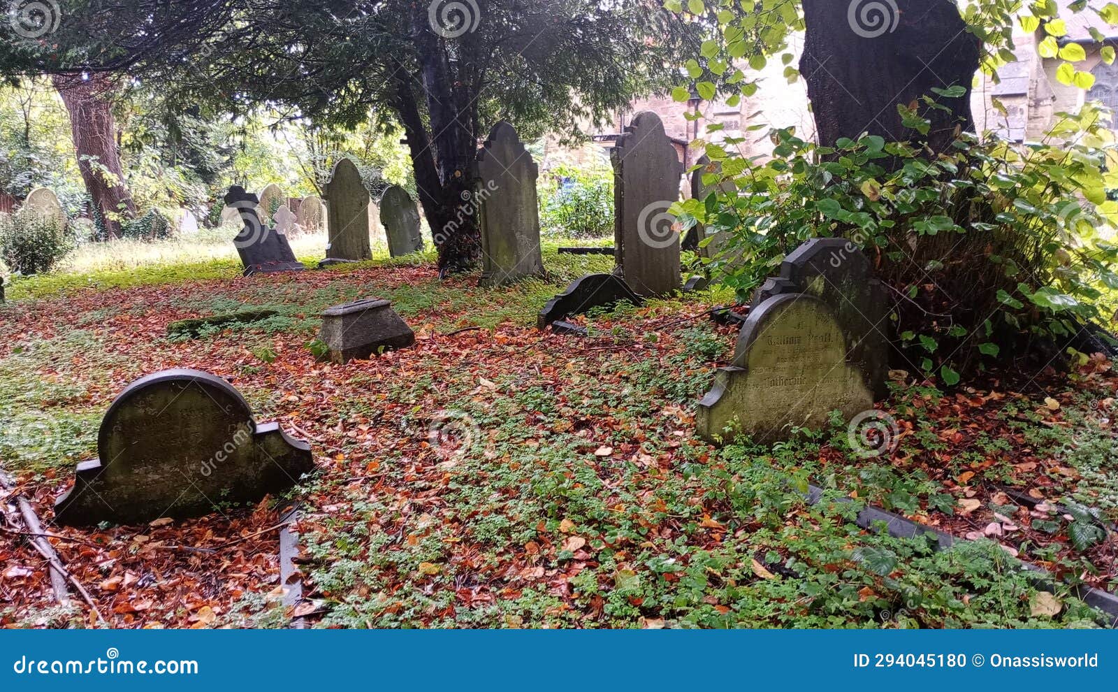 Classic English Graveyard. Death Graves, Afterlife Editorial Image ...