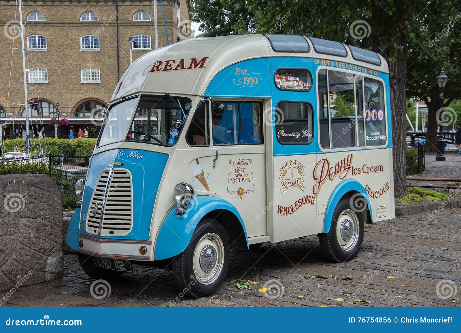 Classic Ice Cream Van editorial photo. Image of vechile - 76754856