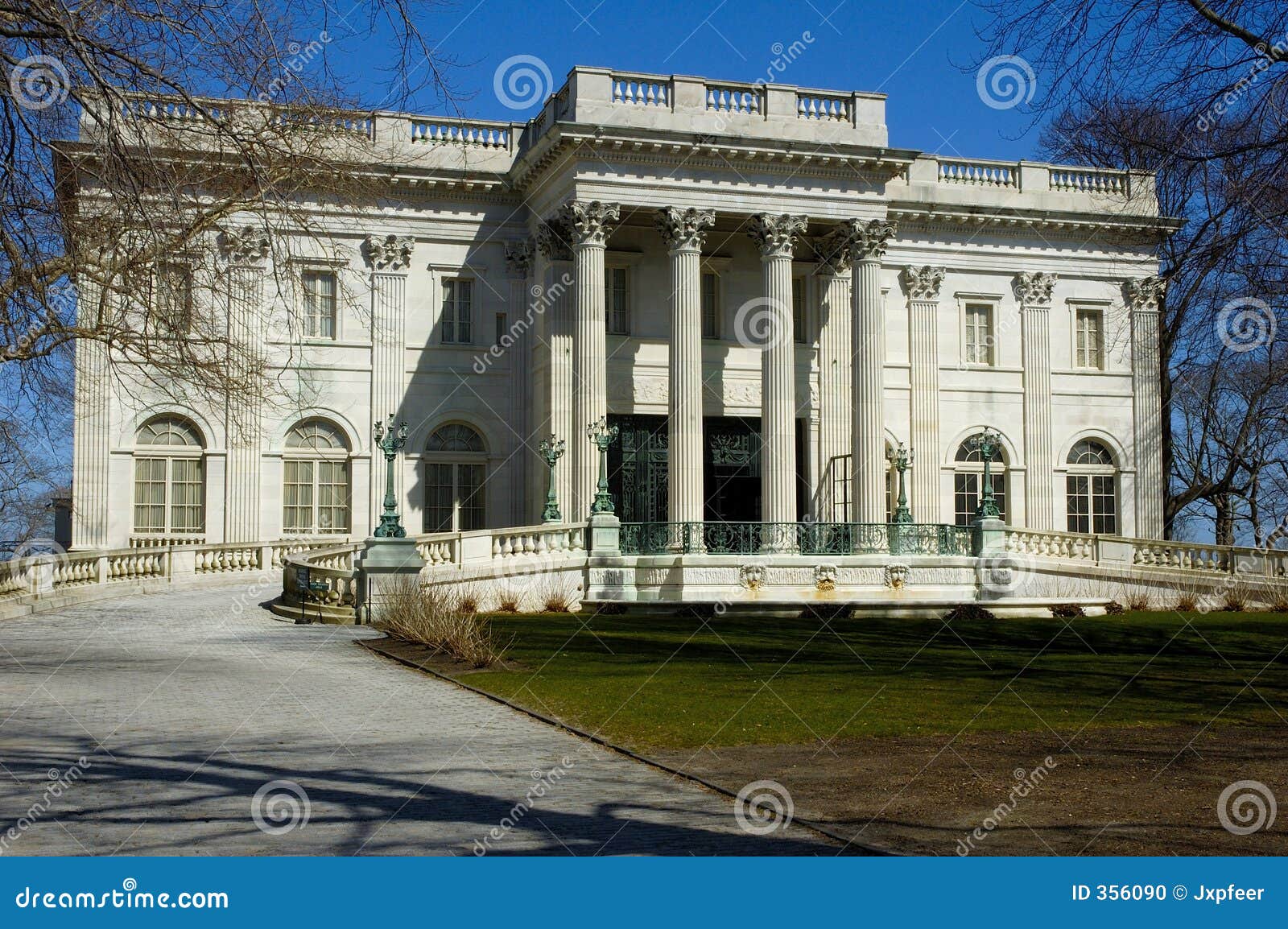 Classic Mansion editorial image. Image of pillar, famous - 356090