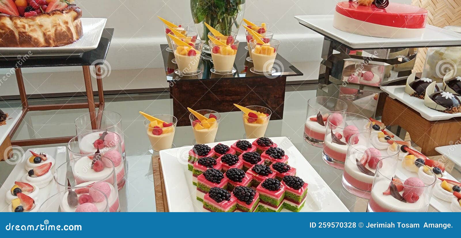 Classic Mini Cakes Presentation. Stock Photo - Image of presentation ...