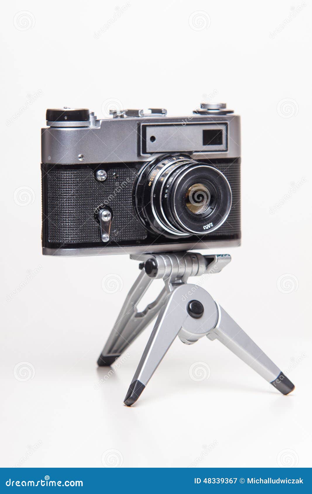 Classic 35mm Old Analog Camera on Tripod Stock Image - Image of camera ...