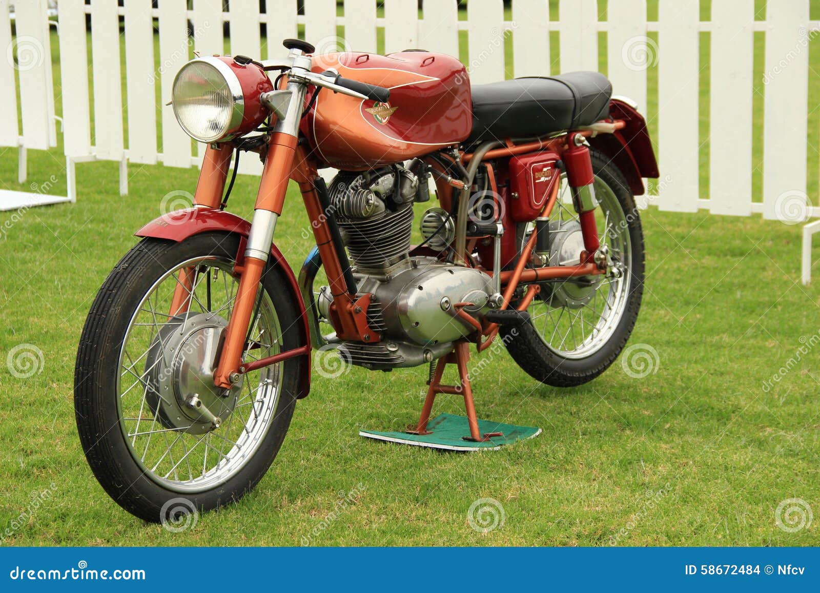 Classic Motorcycle On Red Yellow Variant,PNG Transparent Background ...