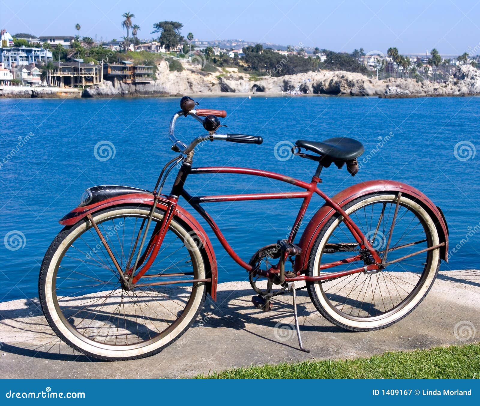 Classic Red Bicycle at Park Stock Image - Image of kickstand, exercise ...