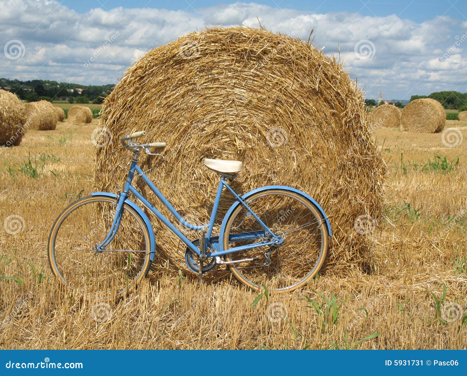 Classic Retro Bike with Hay Bales Stock Image - Image of agriculture ...