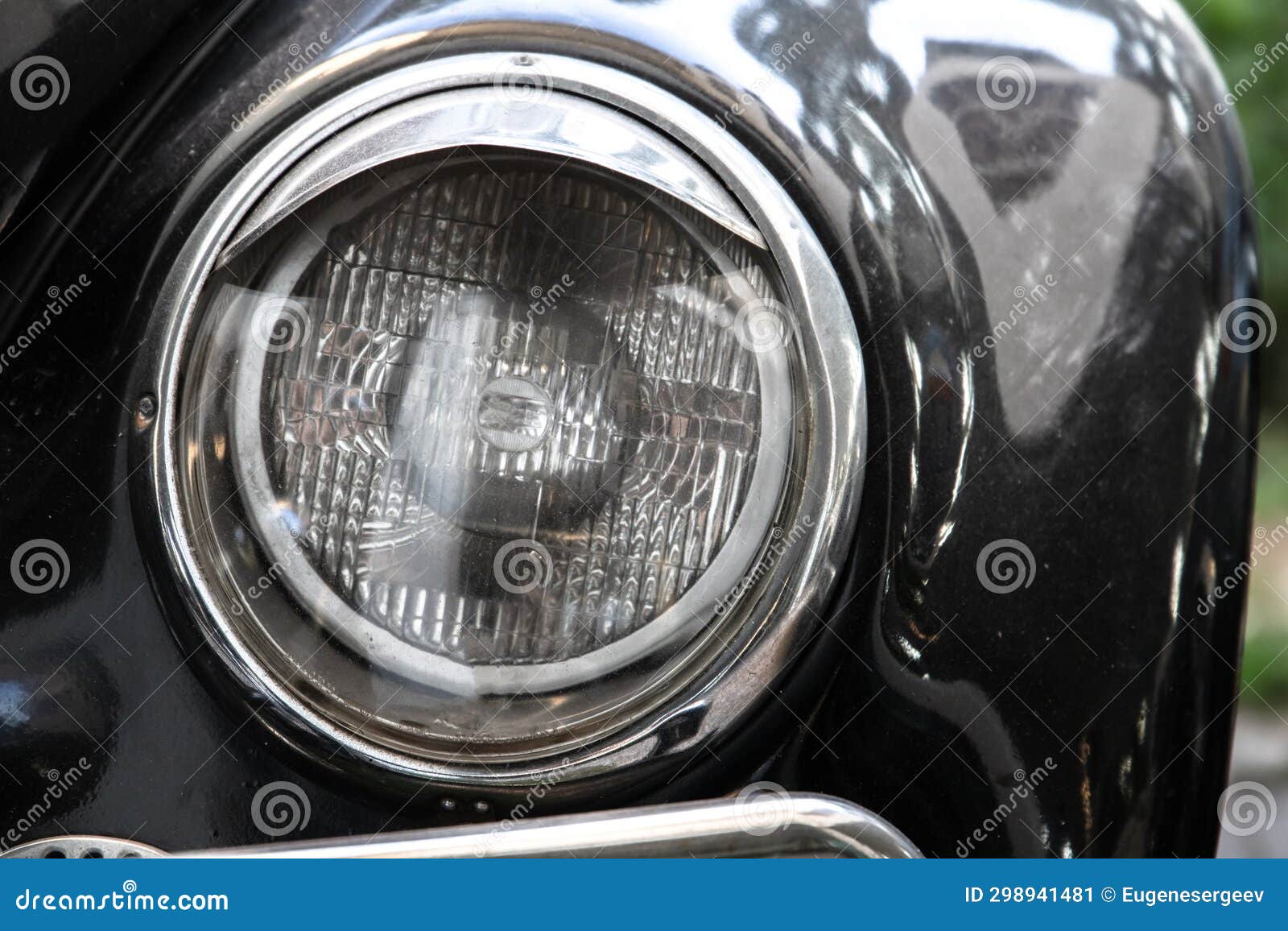 Classic Round Headlight of an Old Timer Car, Front View. Close Up Stock ...
