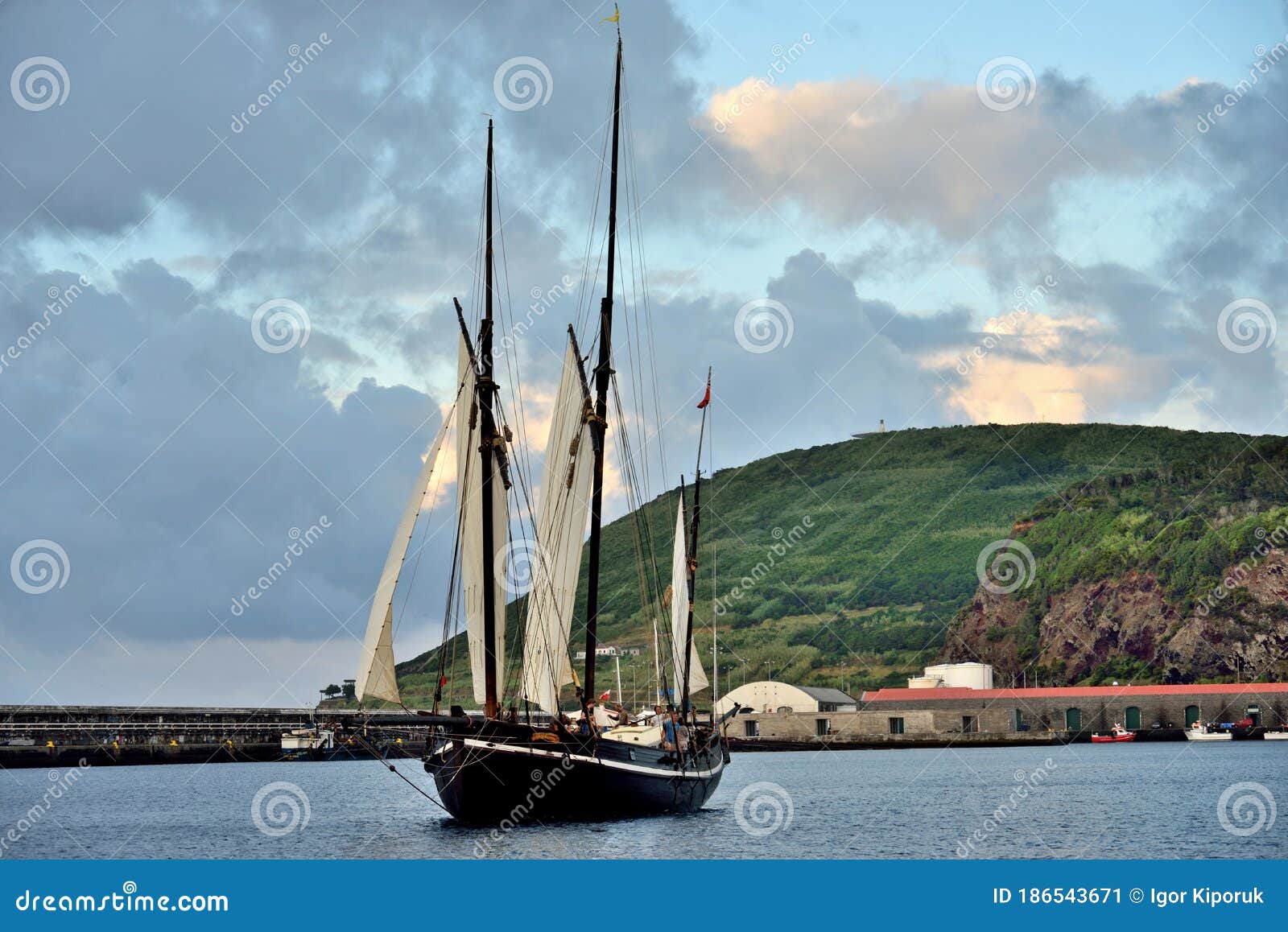 Classic sailing ship. editorial photo. Image of sails - 186543671