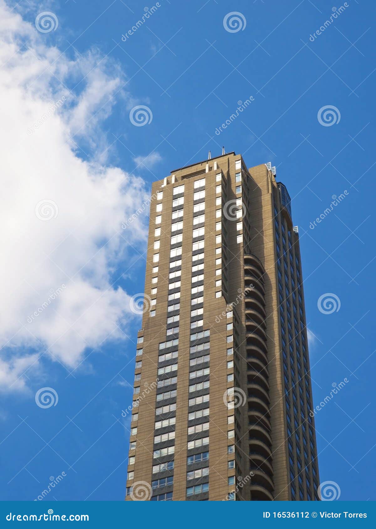 Classic Skyscraper in Chicago Stock Photo - Image of summer, apartment ...