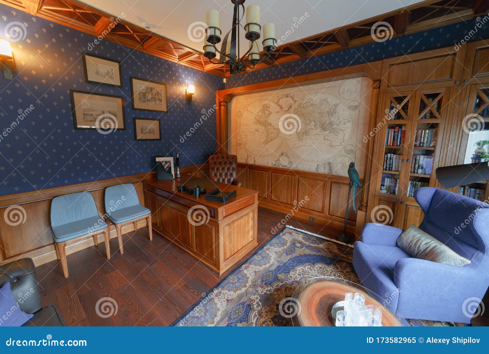 Classic Study with a Large Oak Desk Editorial Image - Image of dwelling ...