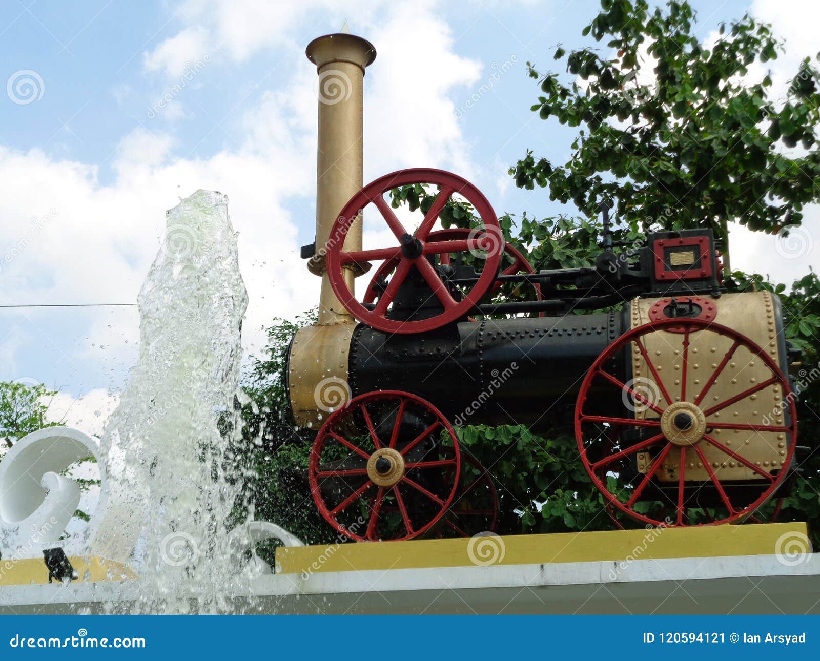 Classic trian in the park editorial photo. Image of railway - 120594121