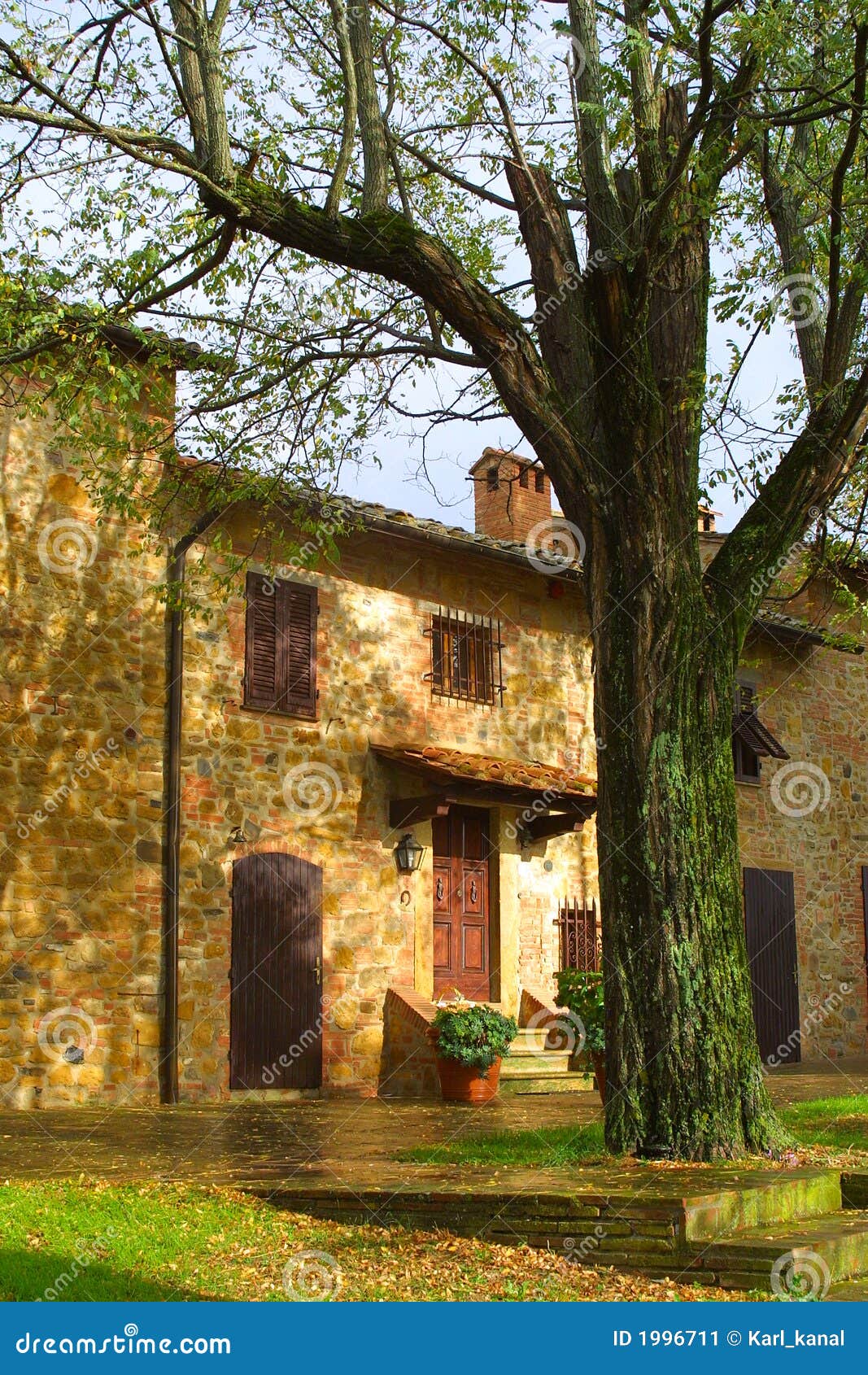 Classic Tuscan Farmhouse stock image. Image of distant - 1996711