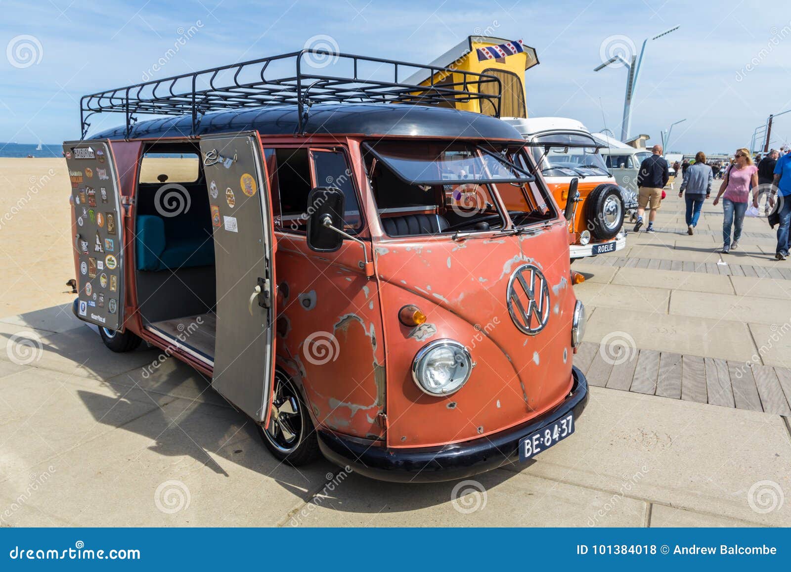 Classic VW Kombi Van at the Beach Editorial Stock Photo - Image of ...
