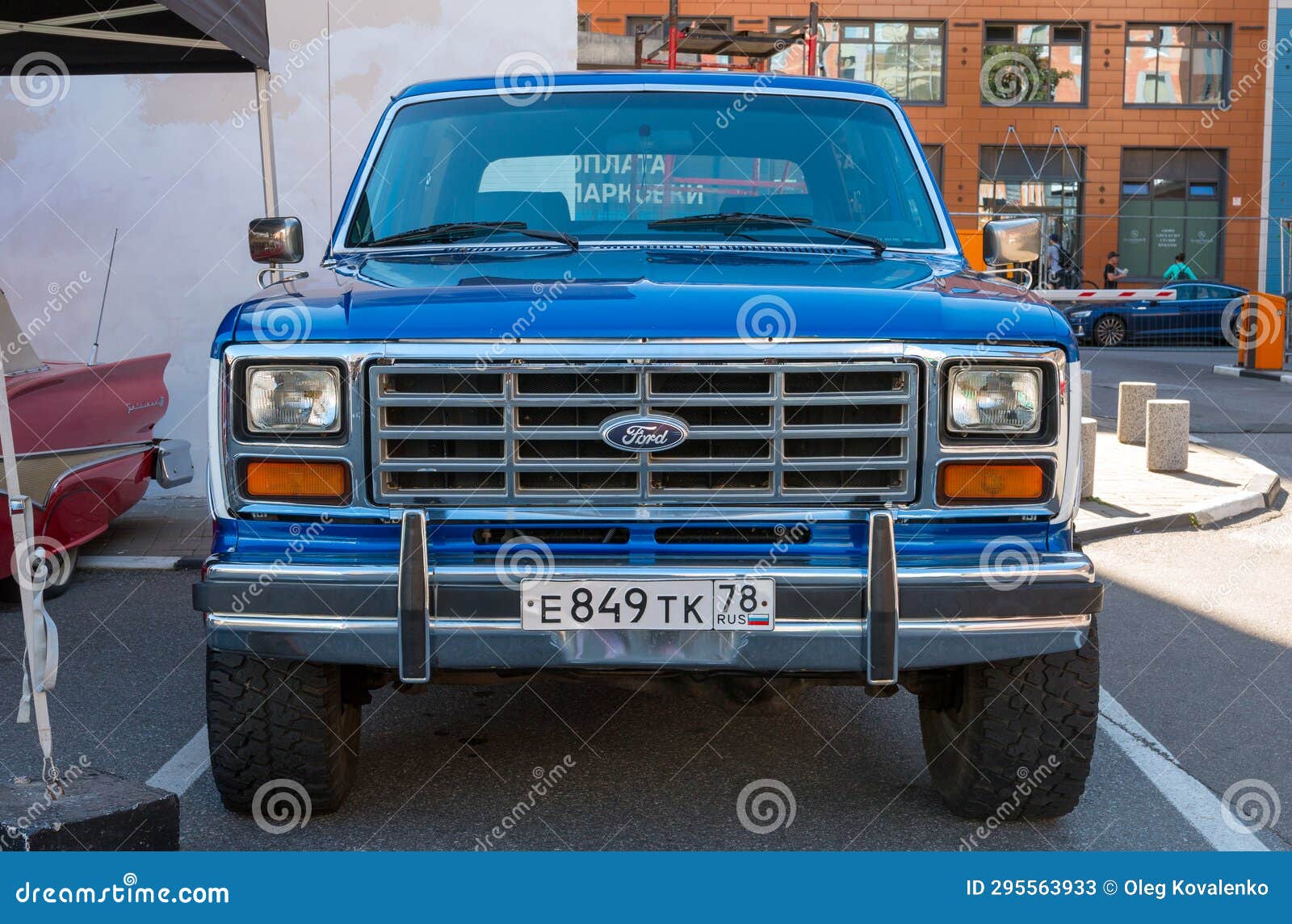 Classical American Crossover SUV Ford Bronco 3rd Gen, 1980-1986 ...