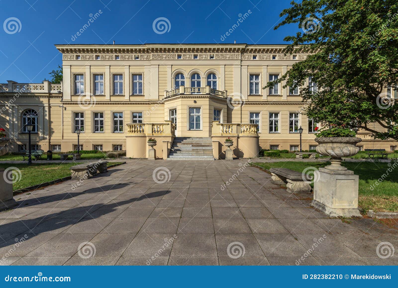 Palace and Park Complex in Ostromecko, Poland. Editorial Image - Image ...