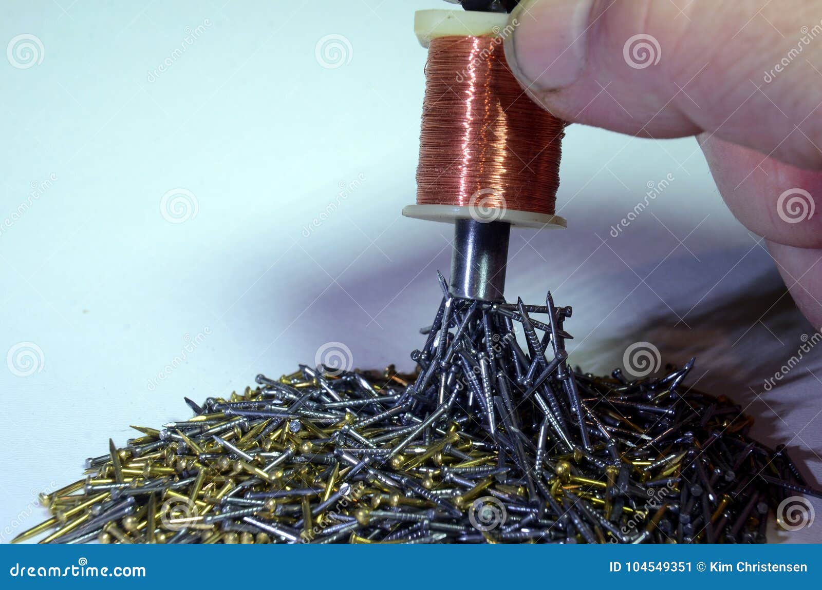 Classificando O Ferro Do Bronze Imagem de Stock - Imagem de experiência ...