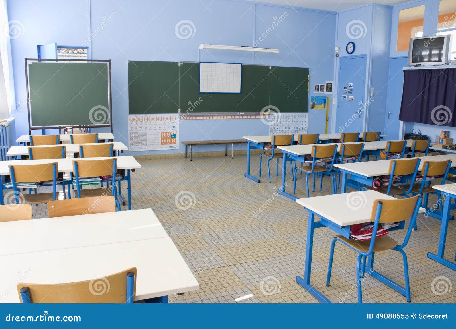 Classroom at school stock illustration. Illustration of garden - 49088555