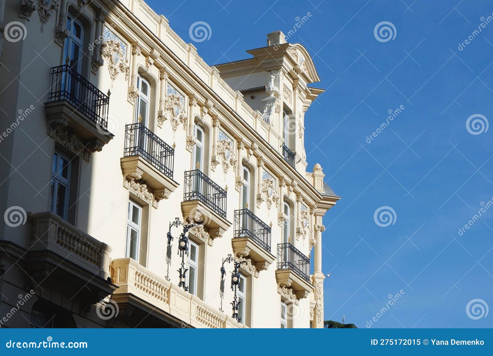 Classy Retro Facade with Art Deco Elements Downtown Madrid, Spain ...