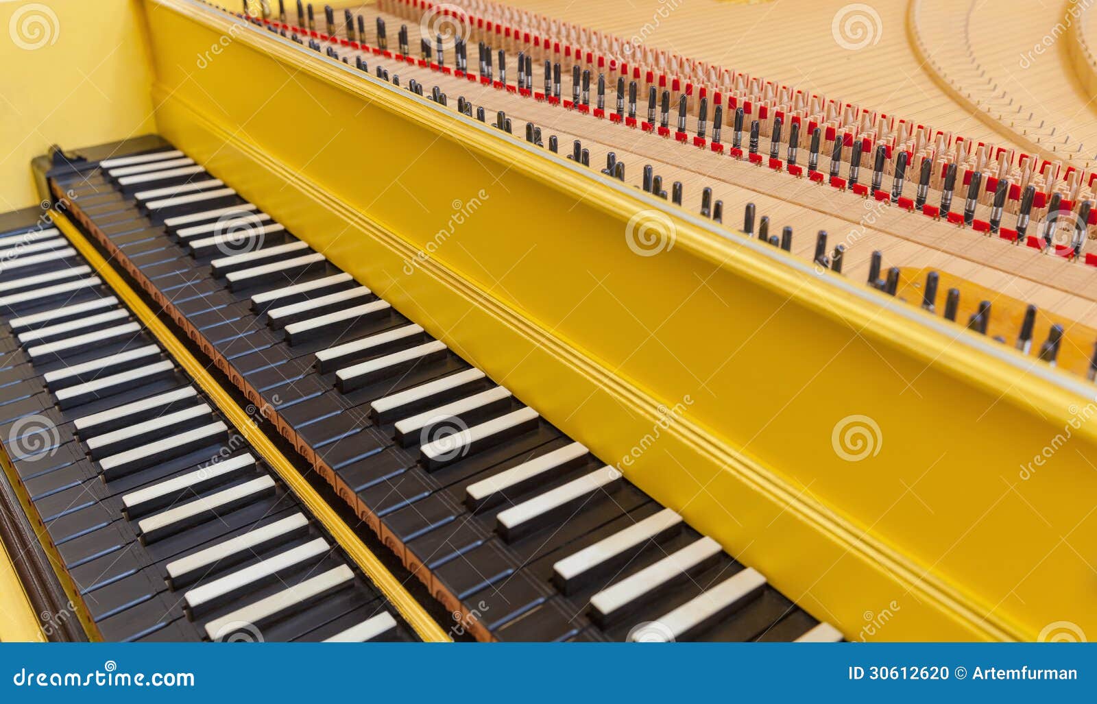 Clavecin foto de archivo. Imagen de plan, lifestyle, amarillo - 30612620