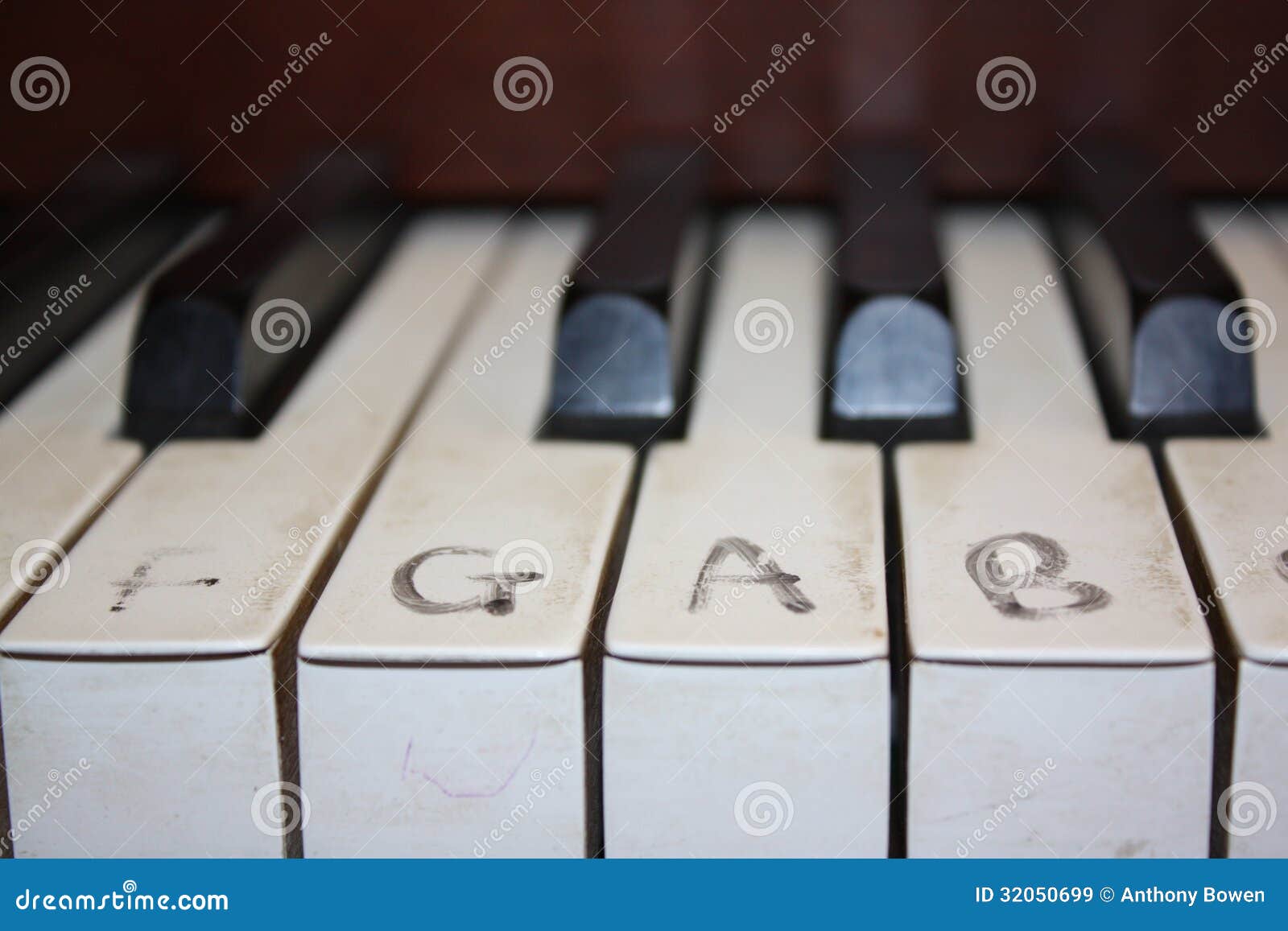 Clavier De Piano Avec Des Notes Image stock - Image du noir, clés: 32050699