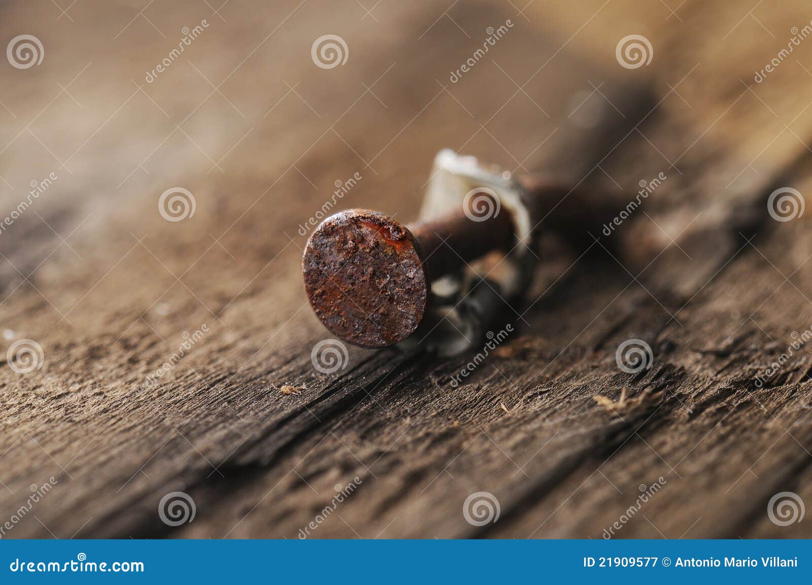 Clavo oxidado imagen de archivo. Imagen de obsoleto, historia - 21909577