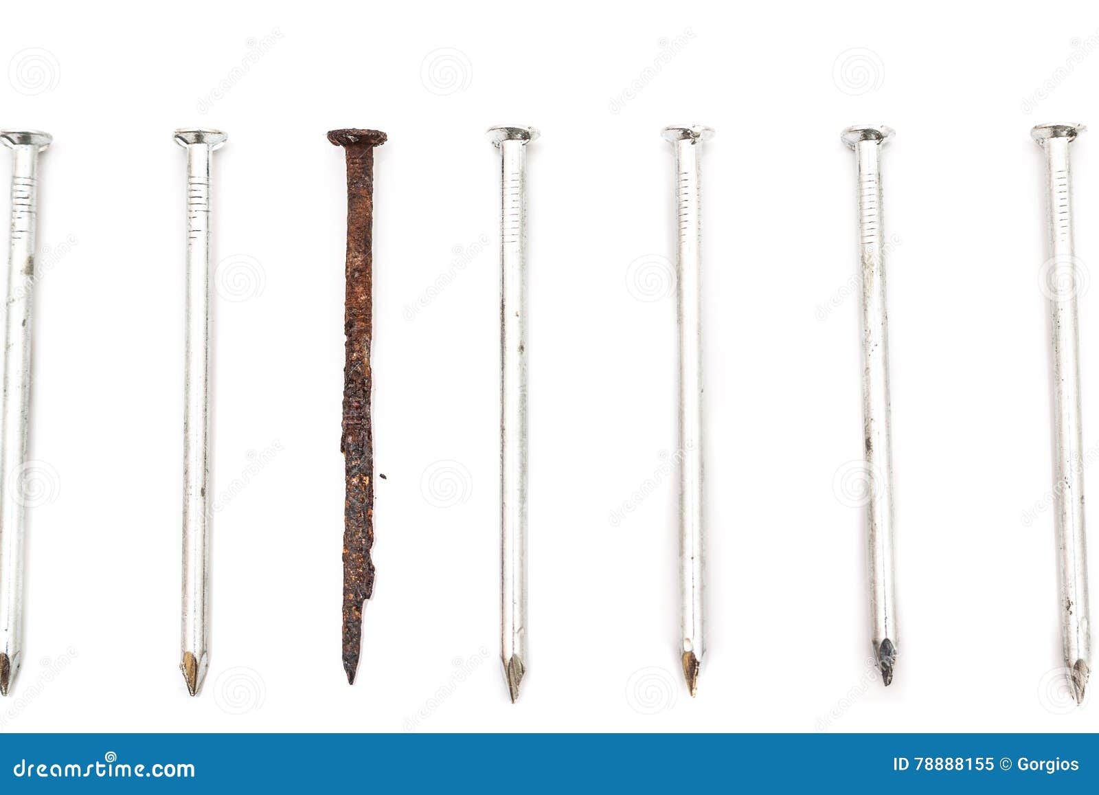 Clavo Oxidado Viejo Y Nuevos Imagen de archivo - Imagen de industria ...