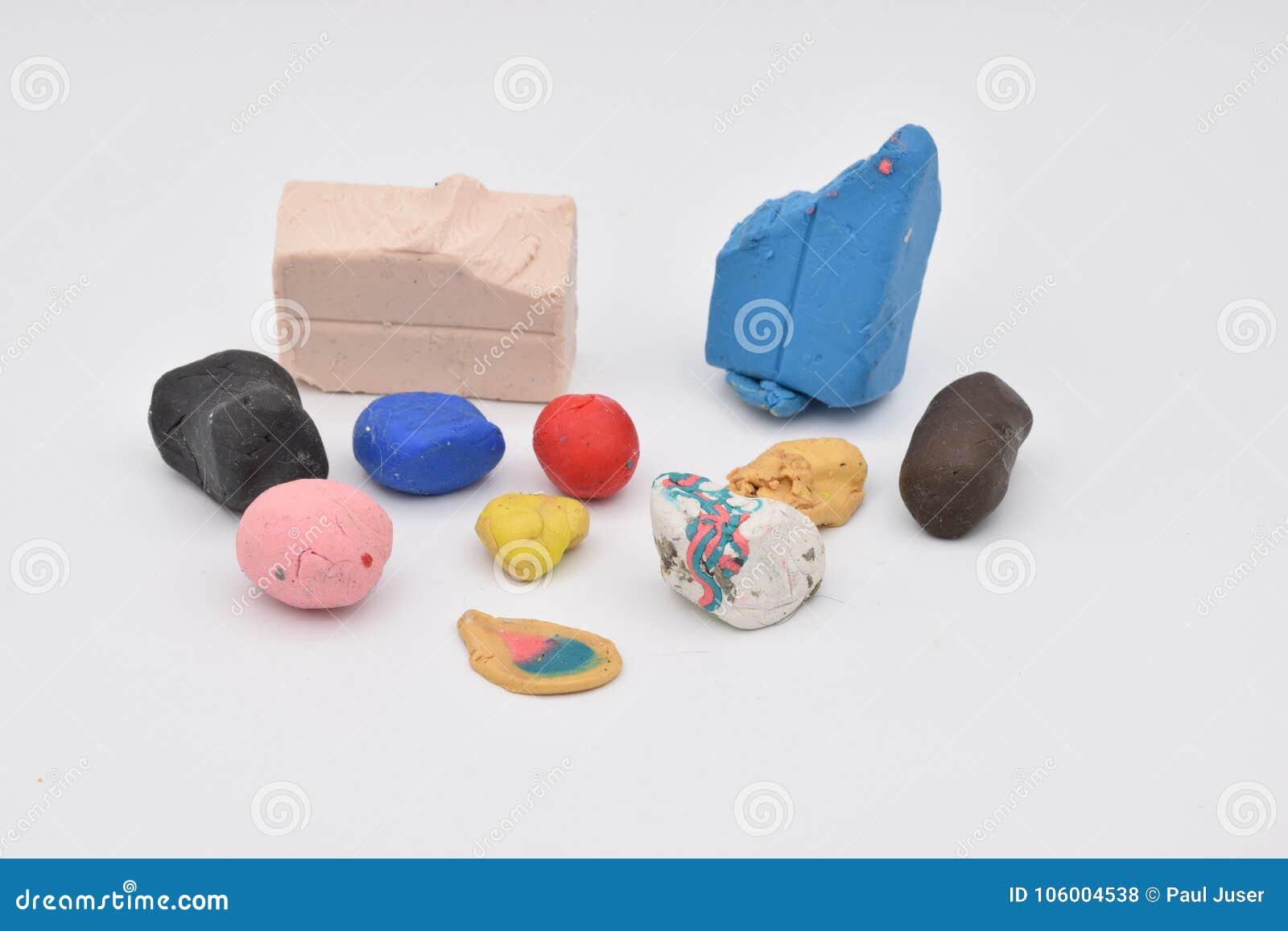 Clay Bits Colorido En Blanco Foto de archivo - Imagen de rojo, contexto ...