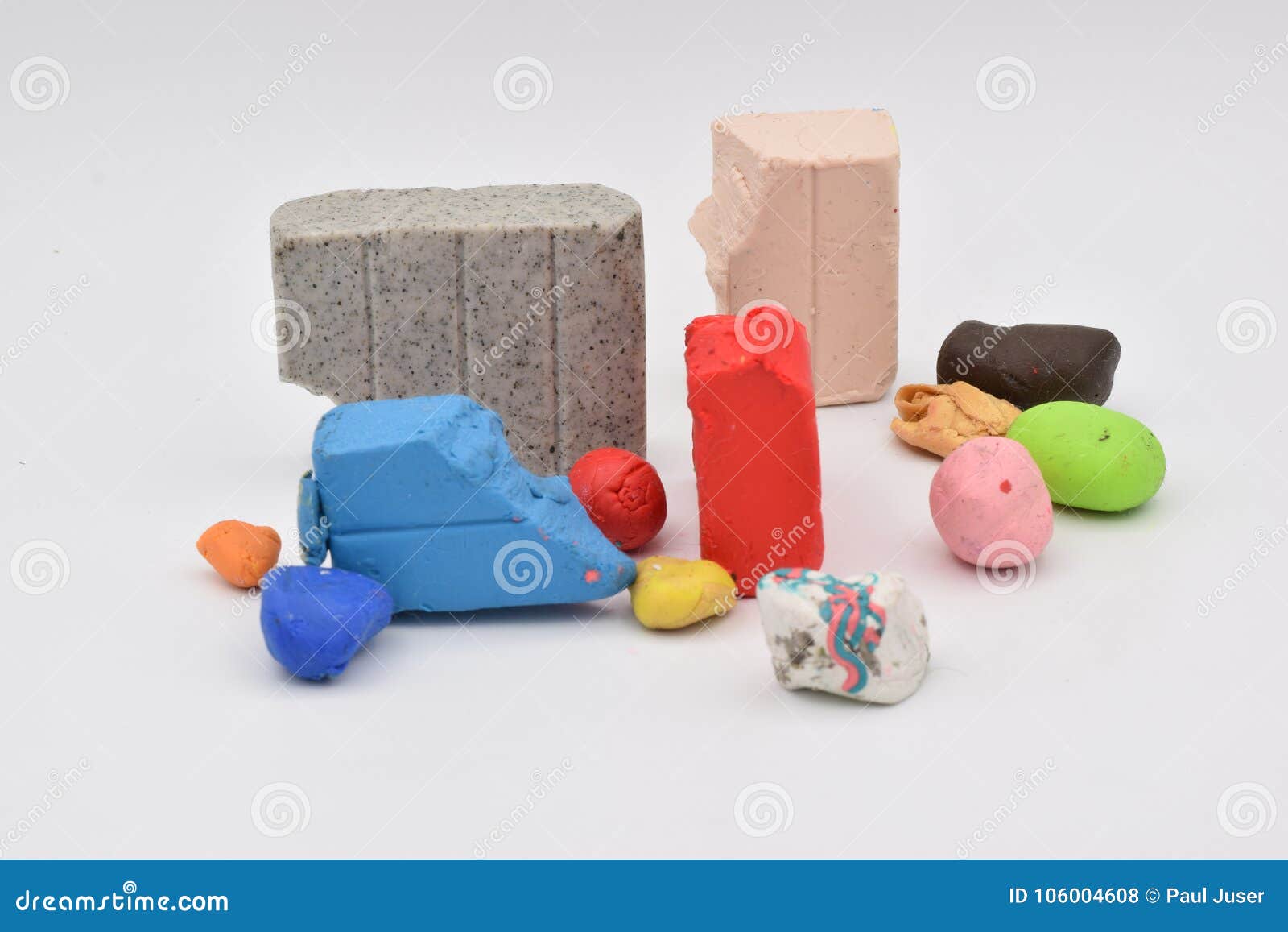 Clay Bits Colorido En Blanco Foto de archivo - Imagen de rosa, cree ...