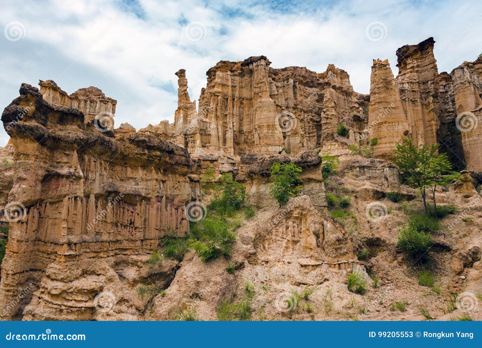 Clay Forest in Yuanmou in China Stock Afbeelding - Image of zand ...