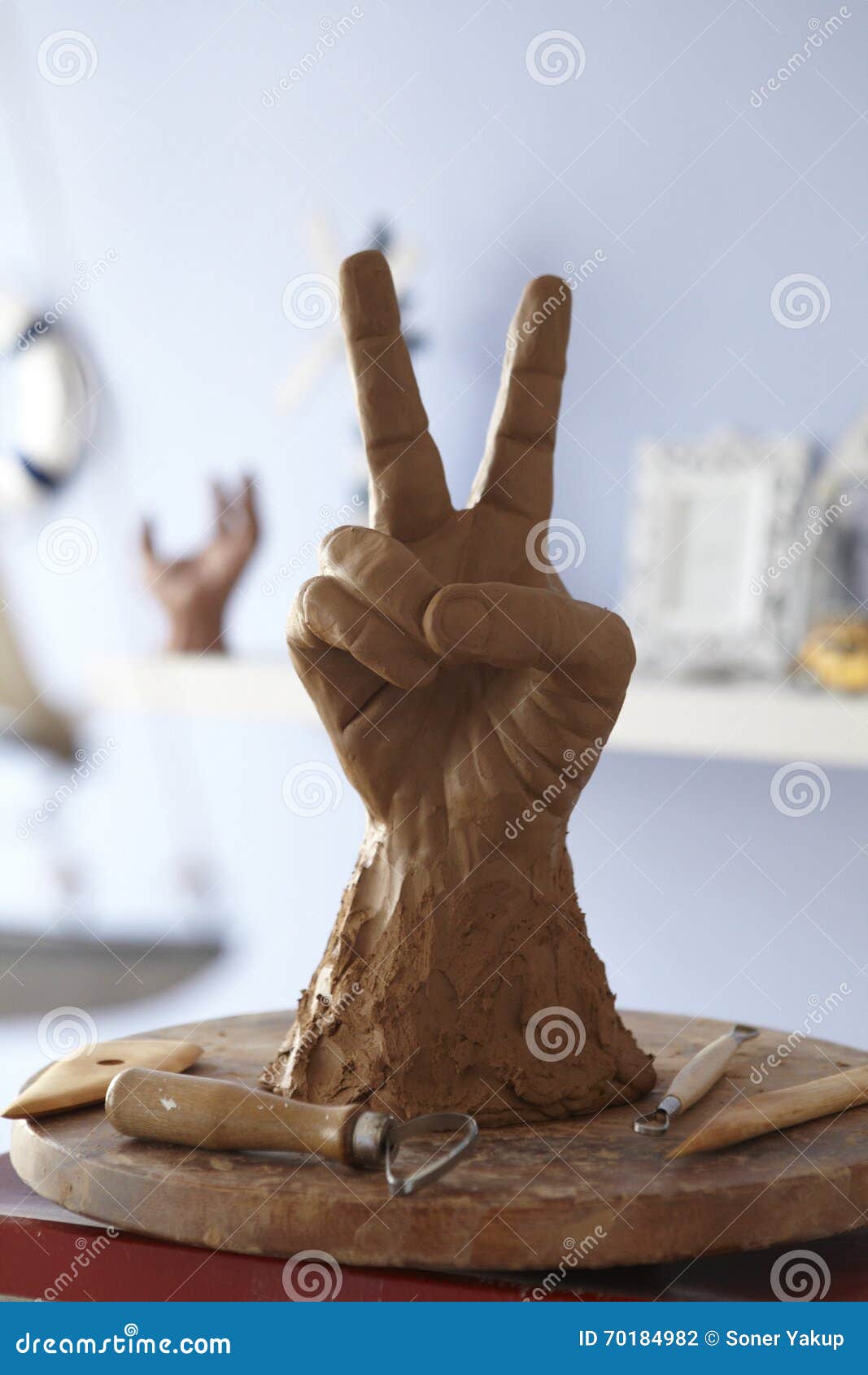 Clay Hand Statue arkivfoto. Bild av hand, staty, skulptur - 70184982