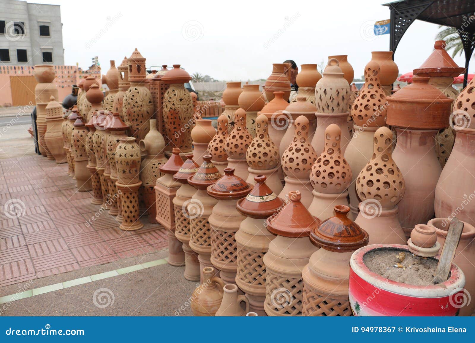 Clay jars in clay shop stock image. Image of archeology - 94978367