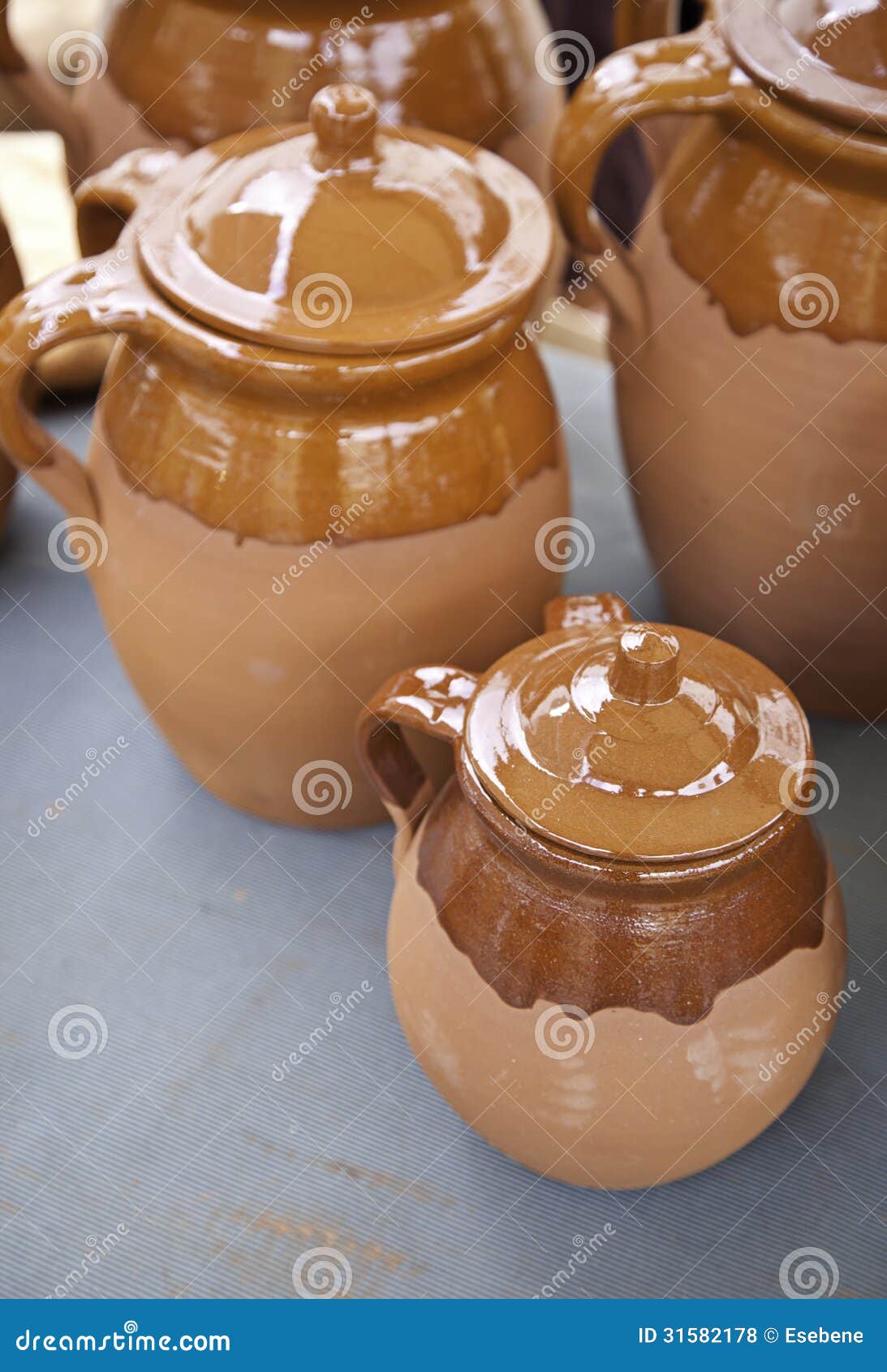 Clay Pot foto de stock. Imagem de cerâmico, prato, bacia - 31582178