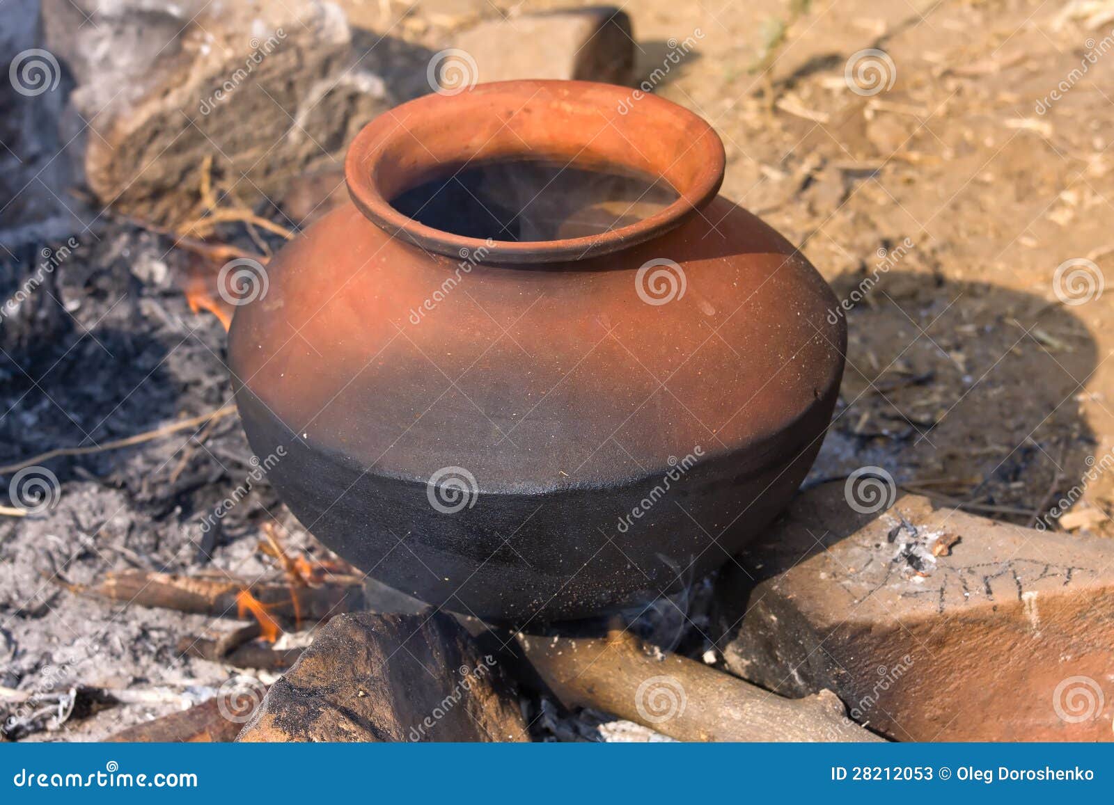 Clay pot with food stock image. Image of dish, earthenware - 28212053