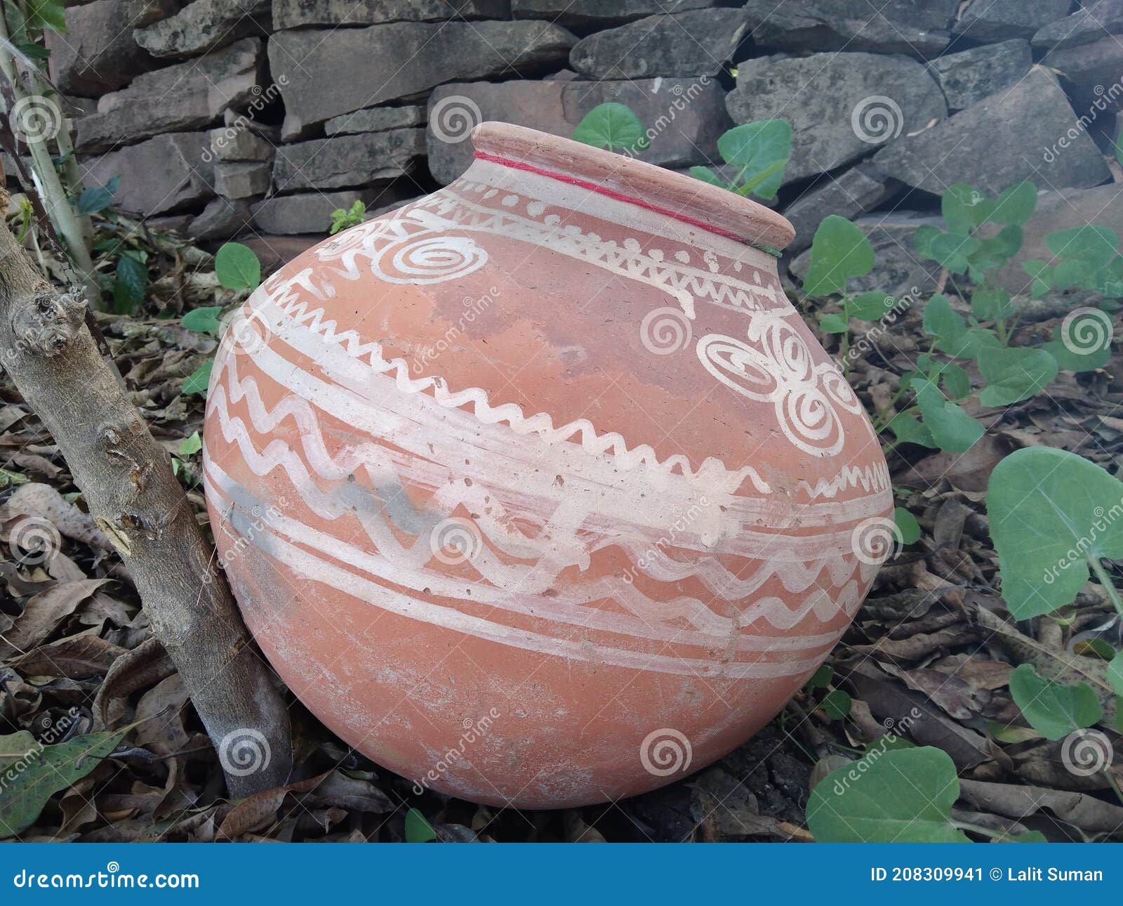Clay pot, matka image stock image. Image of statue, garden - 208309941