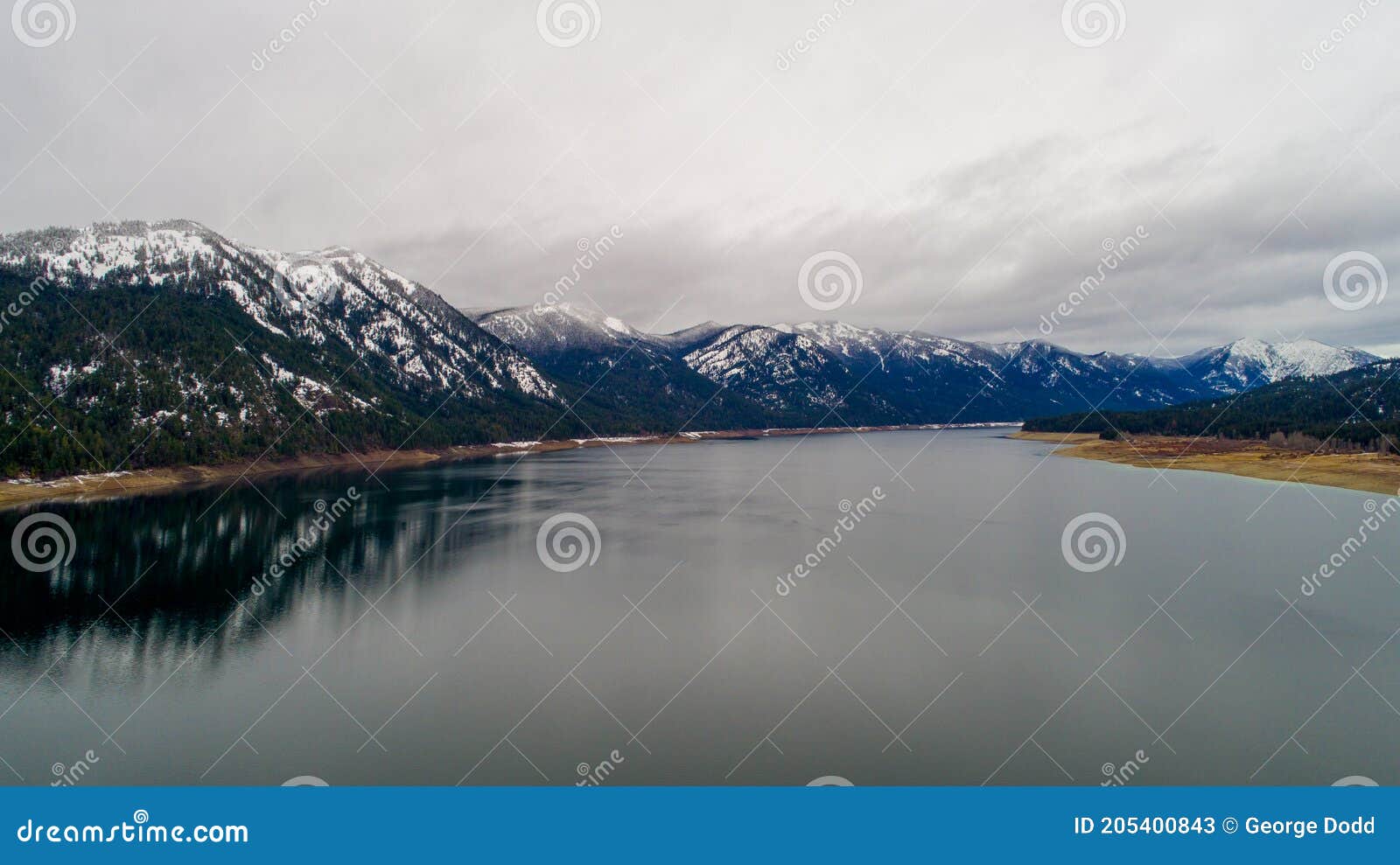 Cle Elum Lake, Washington State in December of 2020 Stock Image - Image ...