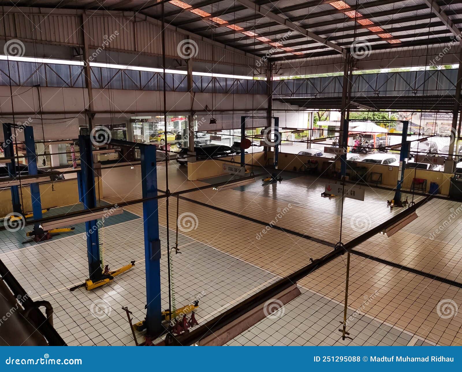 Clean Authorized Car Workshop Editorial Stock Photo - Image of machine ...