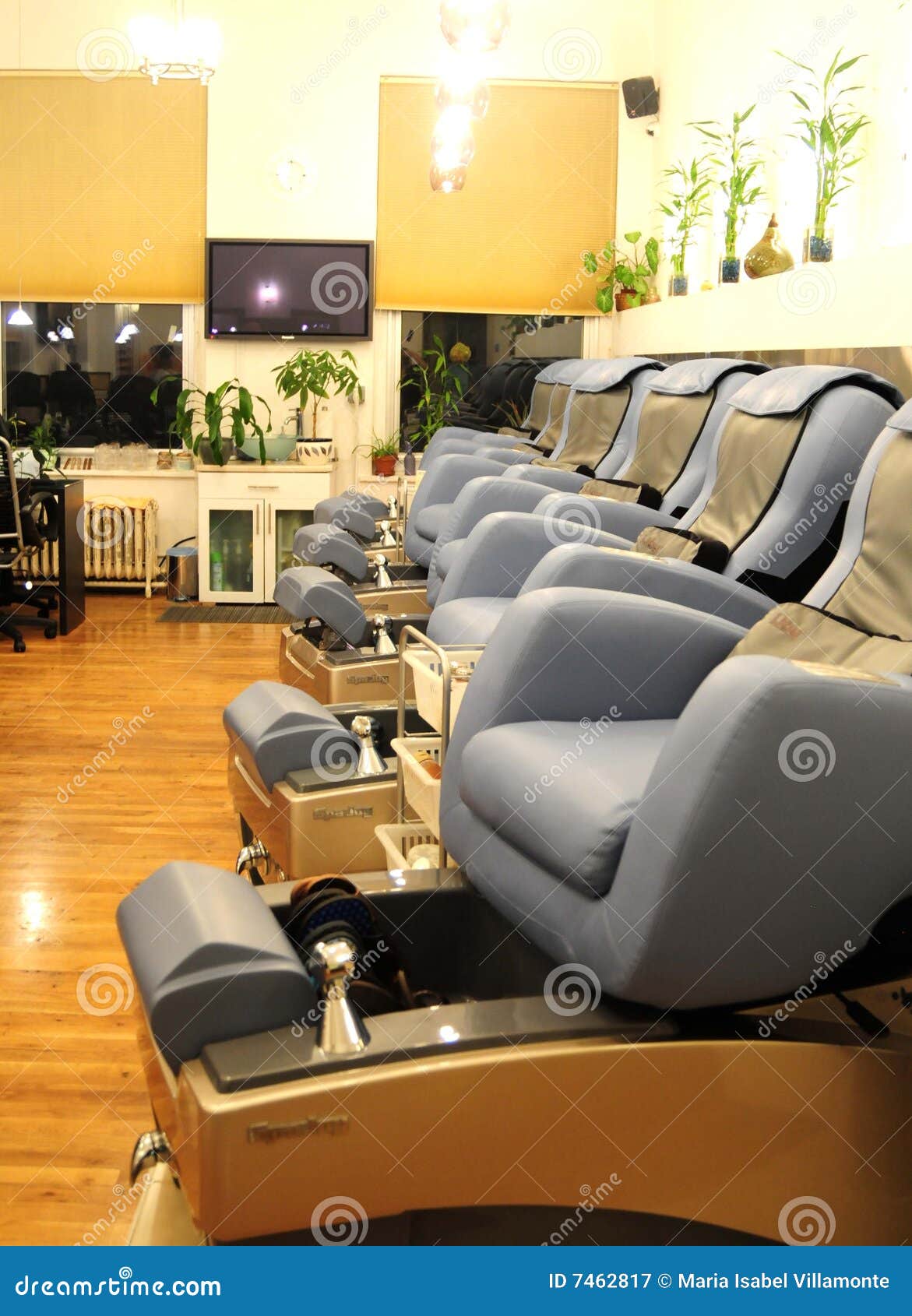 Clean and empty Spa 2 stock image. Image of massage, green - 7462817