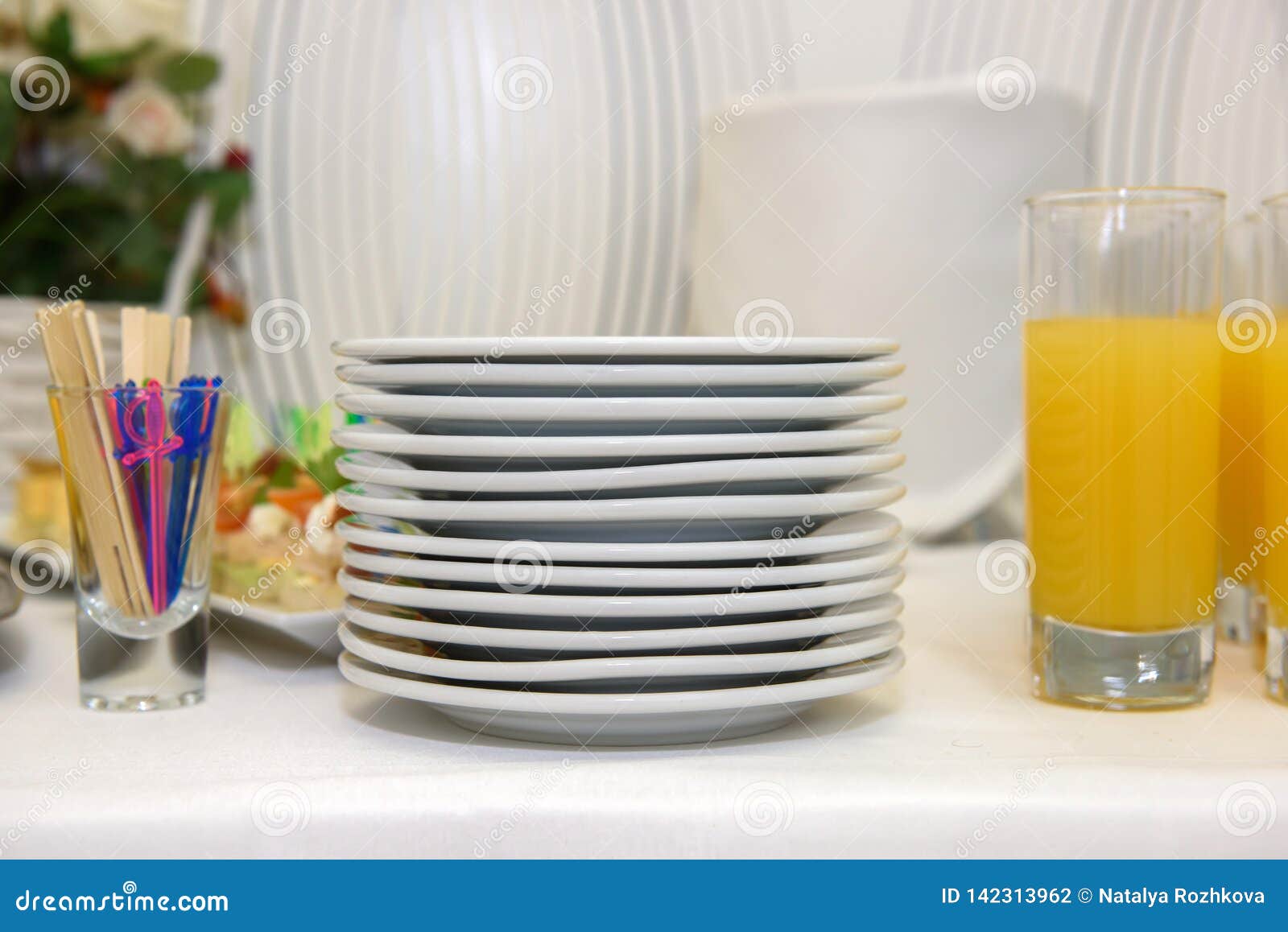 Clean Plates Utensil for Eating Stock Photo - Image of glassware, pile ...