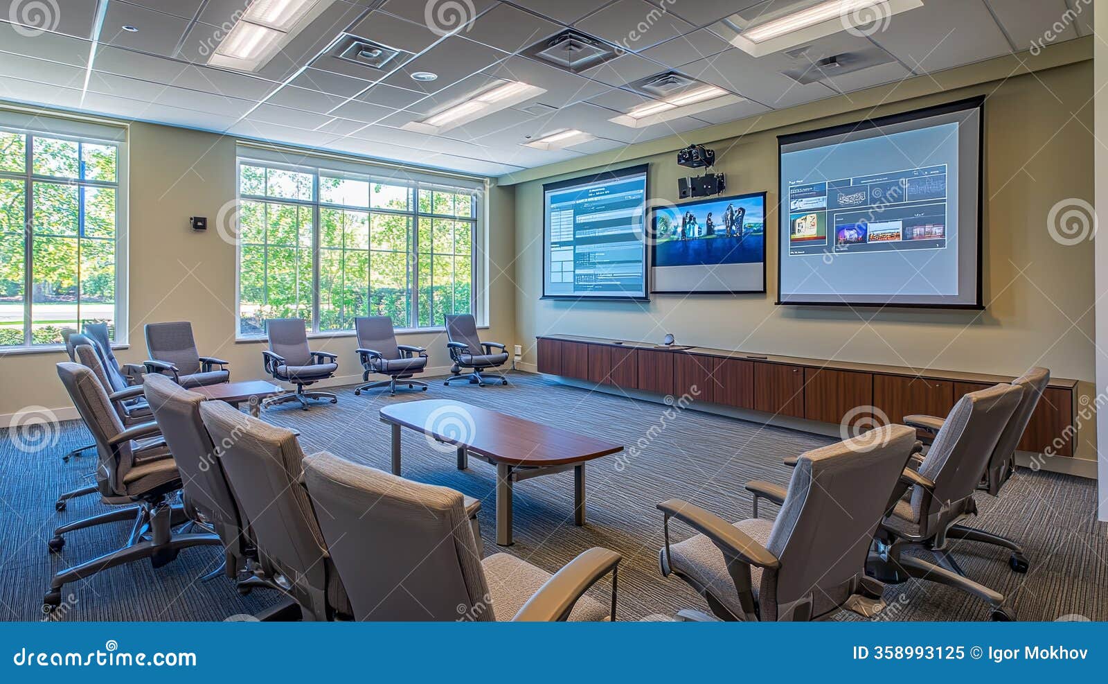 A Clean Training Room Setup for Leadership Courses with Minimalist ...